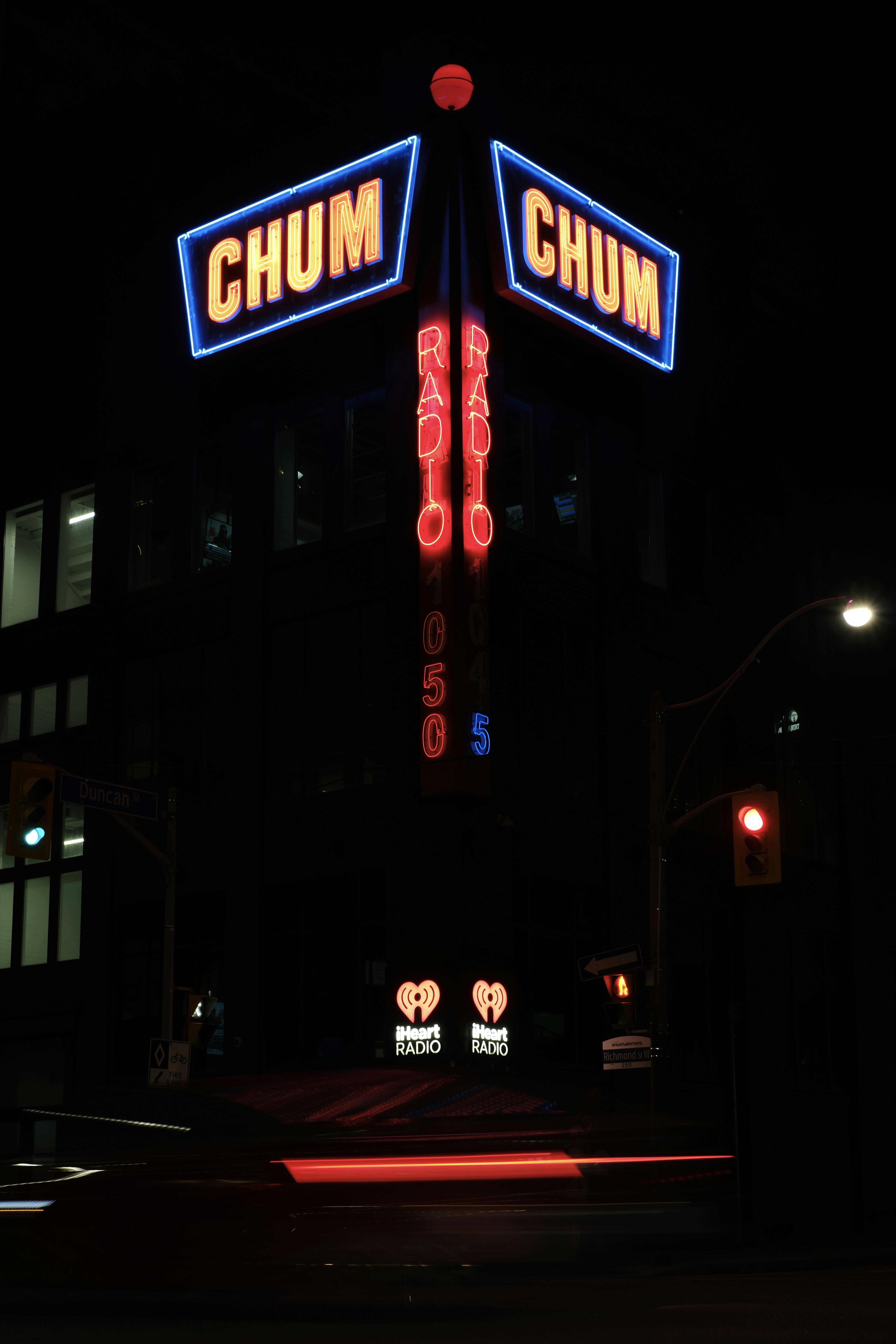 Instagram - @kaprion | Neon sign of chum radio station at night.
