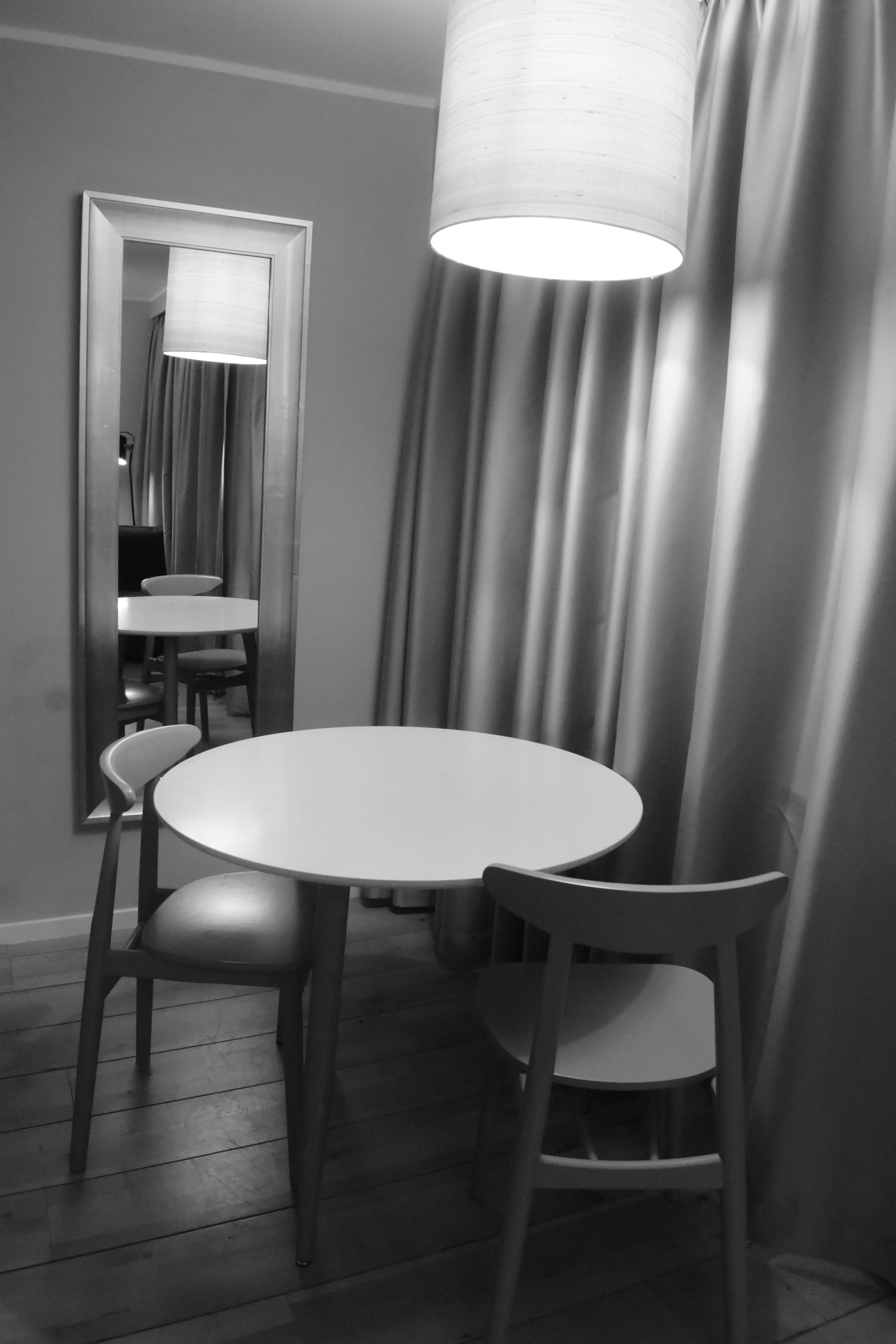 Reflections of Simplicity: A Monochrome Dining Nook