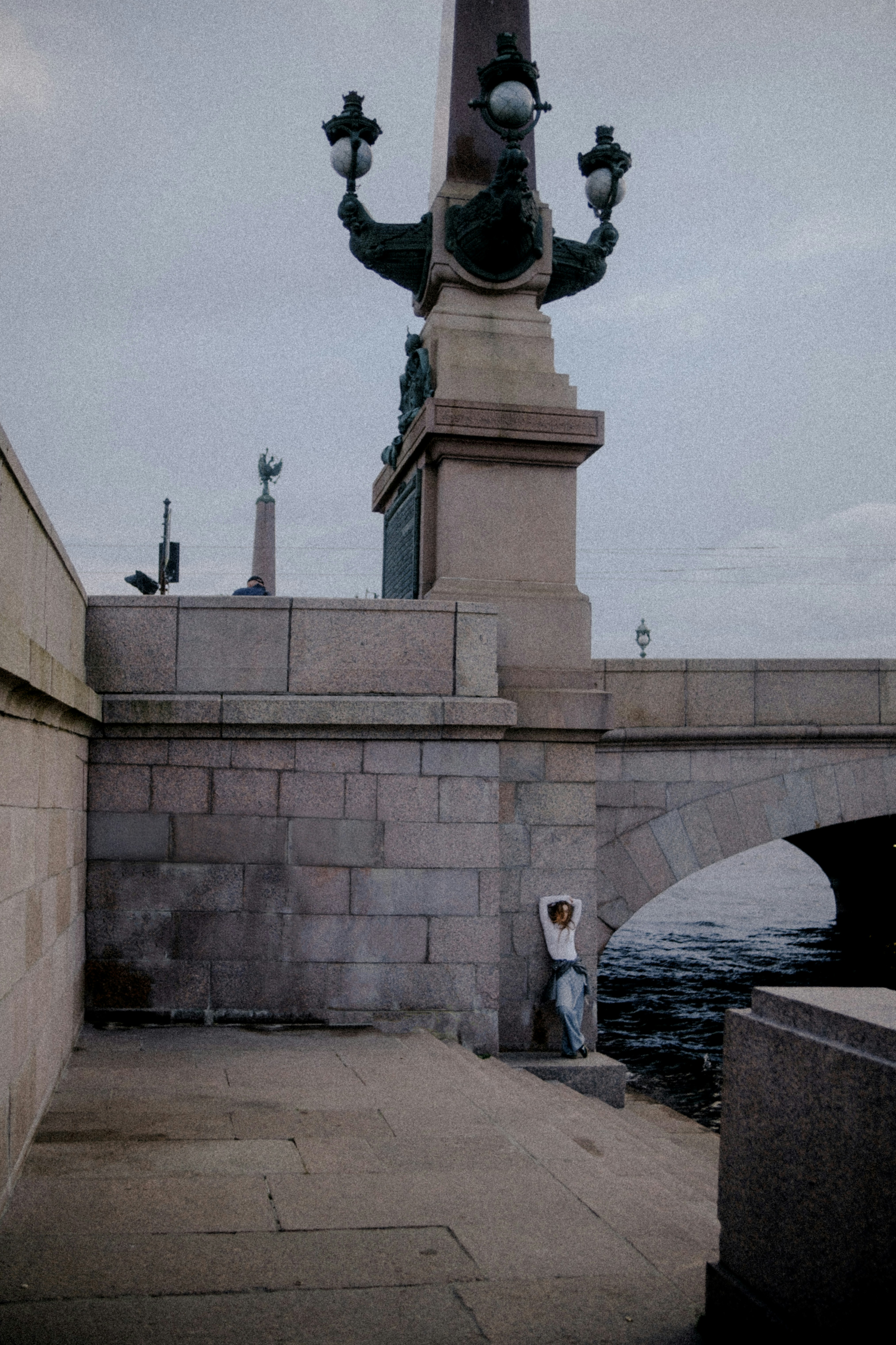 Lamp-Crowned Monument Over the River: A Quiet Moment by the Stone Bridge