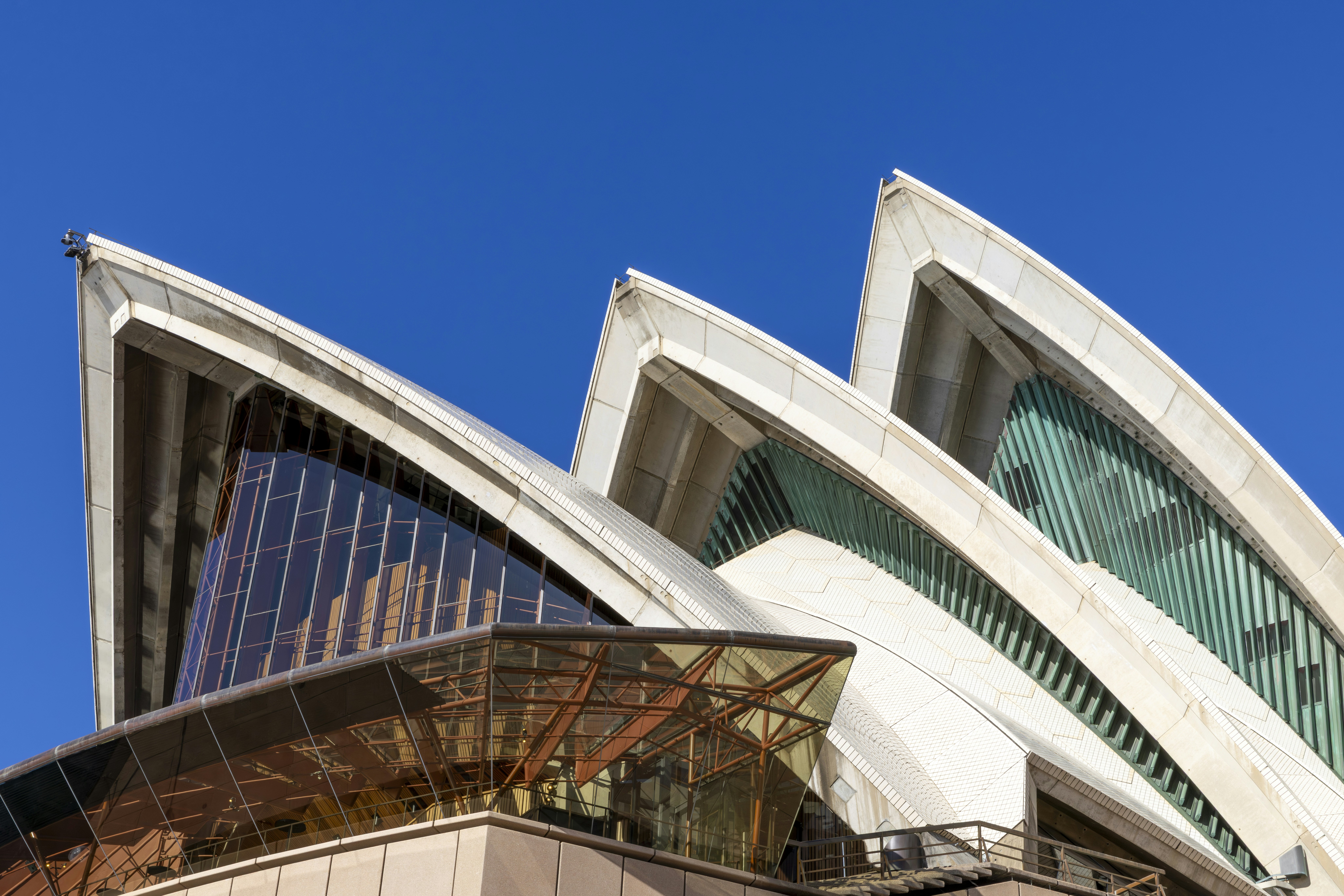 The sydney opera house under a bright blue sky. photo – Free Building ...