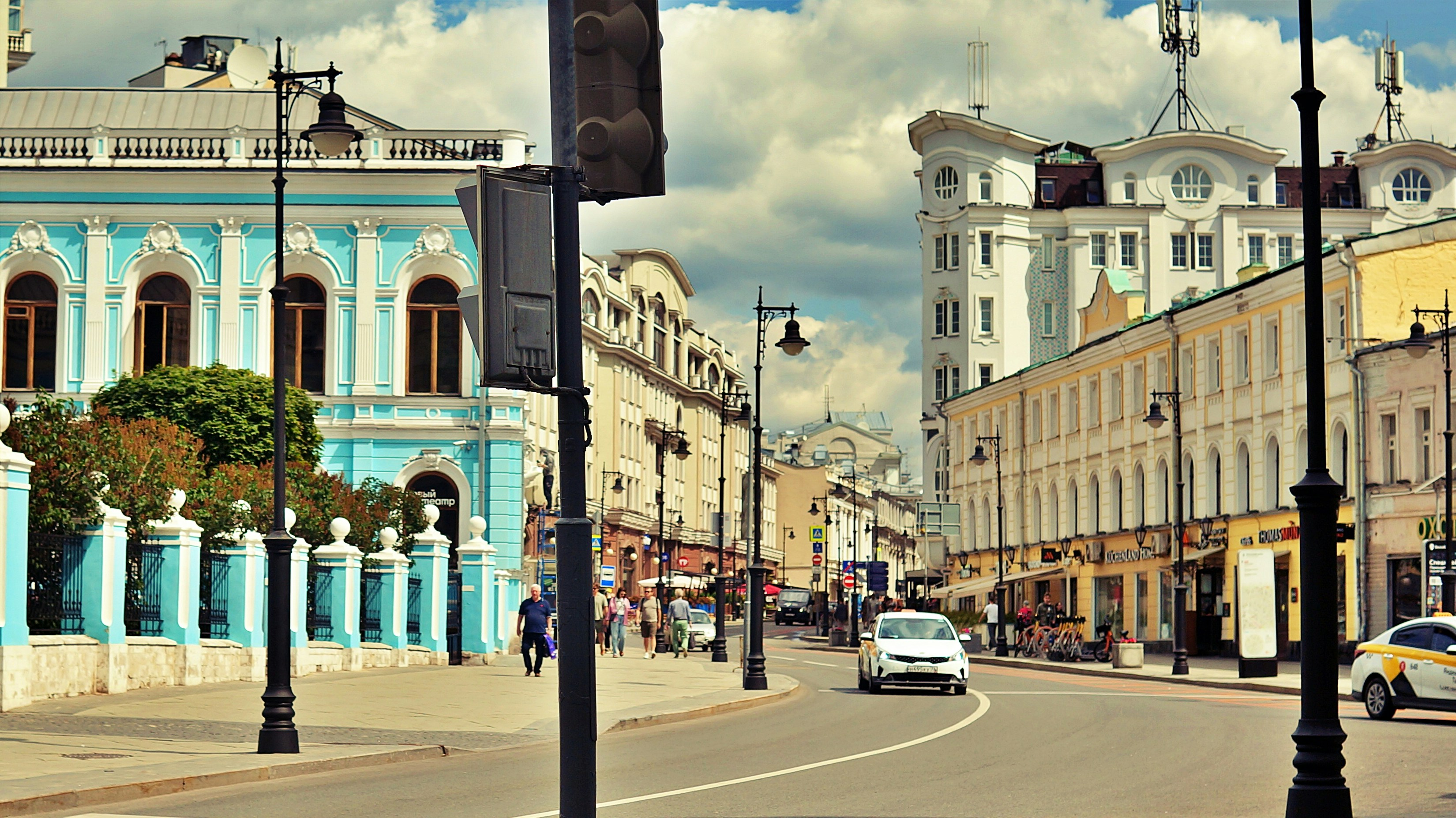 Azure Arcades and a City in Motion
