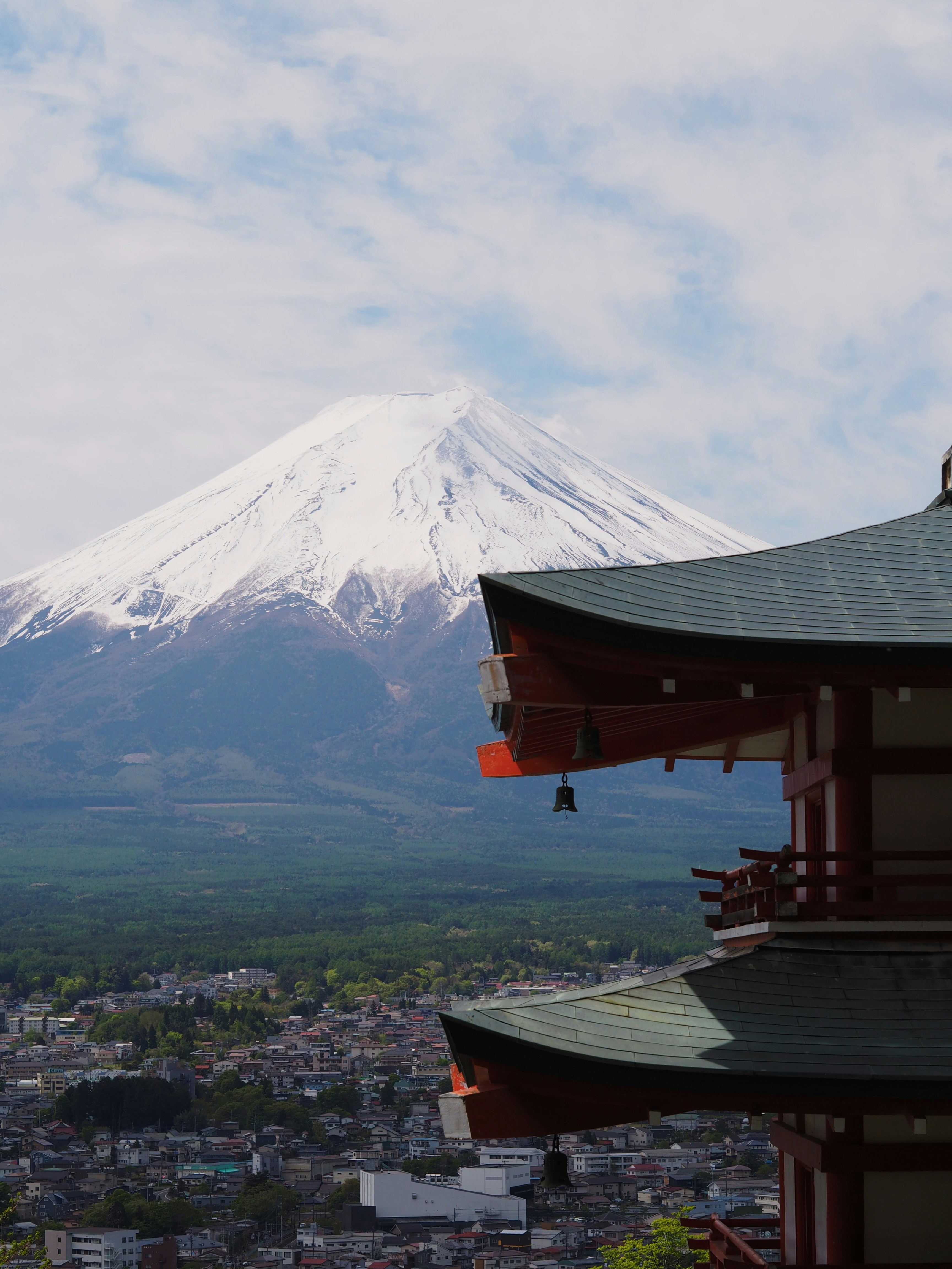 Mount fuji towers over a traditional japanese building. photo – Free ...