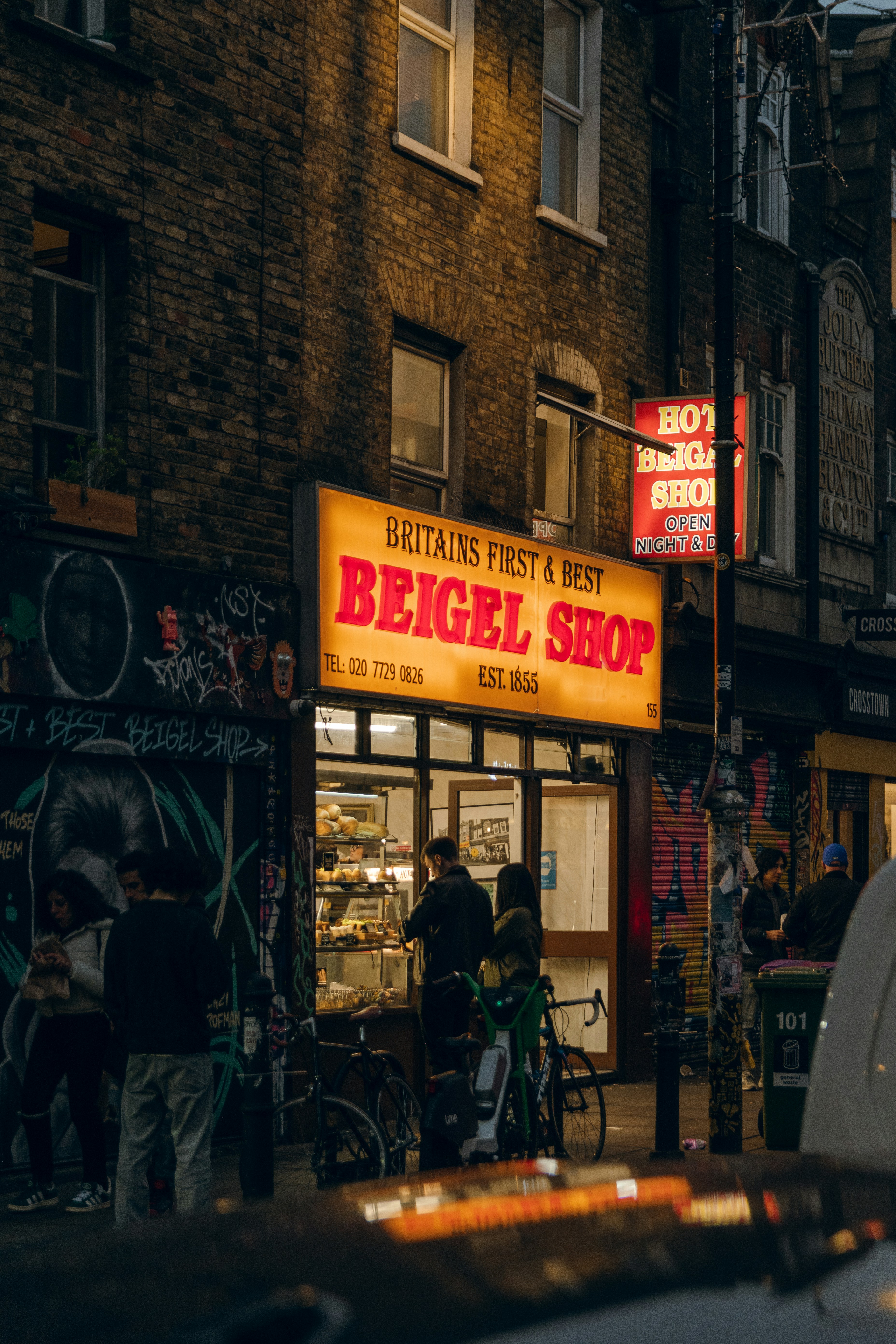 A classic bagel shop glows in the evening light. photo – Free London Image on Unsplash