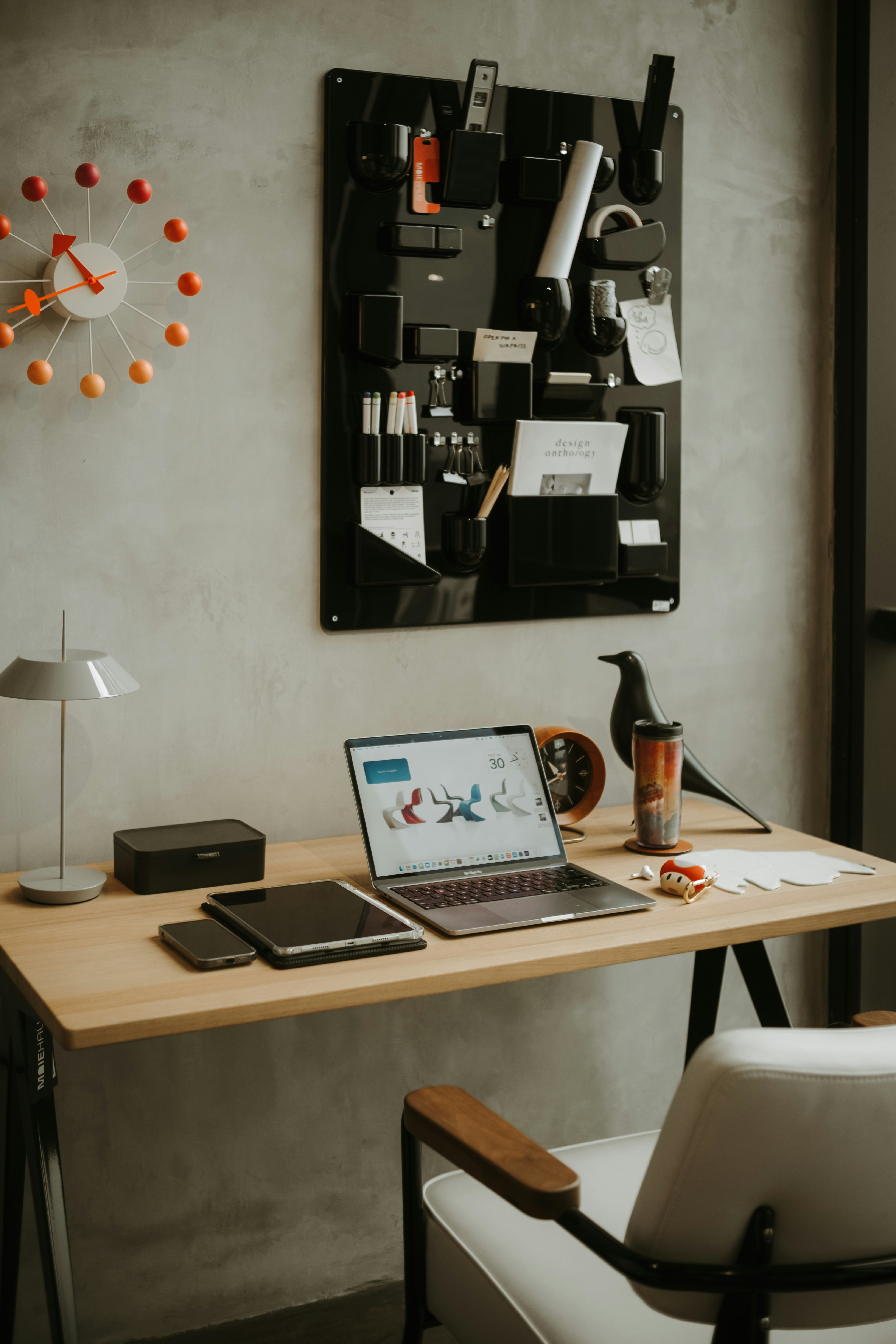 Modern home office with stylish desk and accessories. photo – Free ...