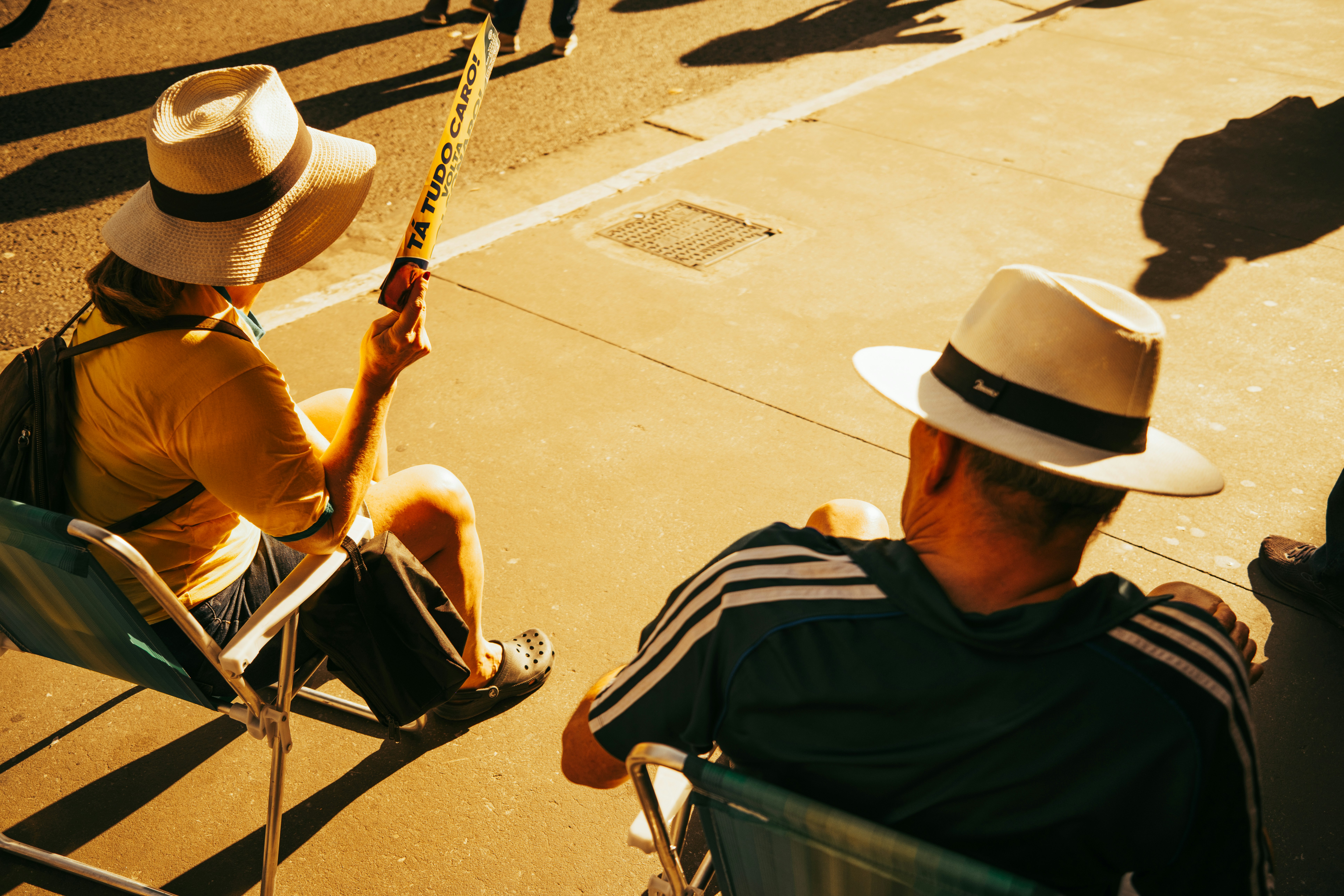 A Moment of Anticipation Under the Sun