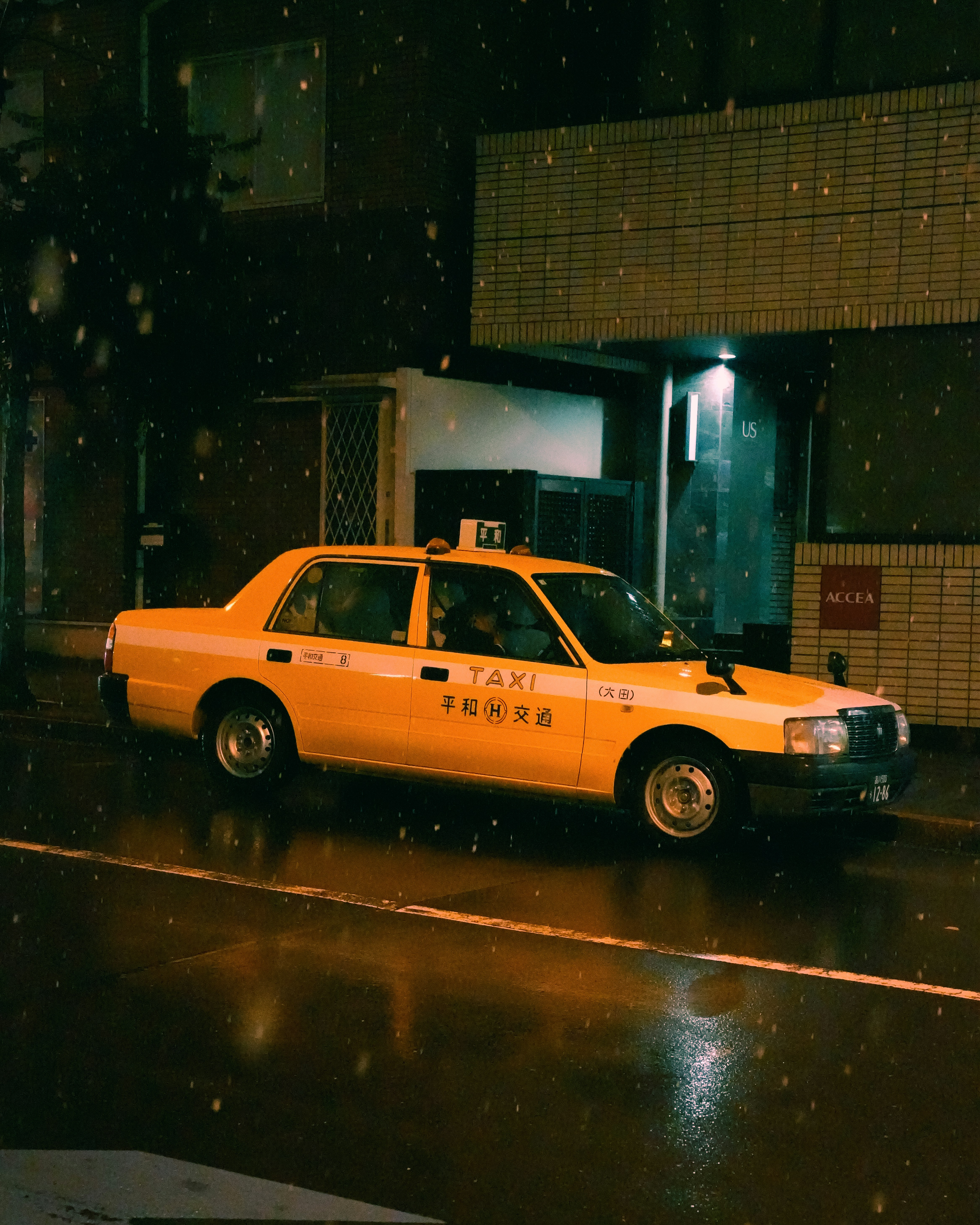 Urban Glow: The Yellow Beacon in Rain