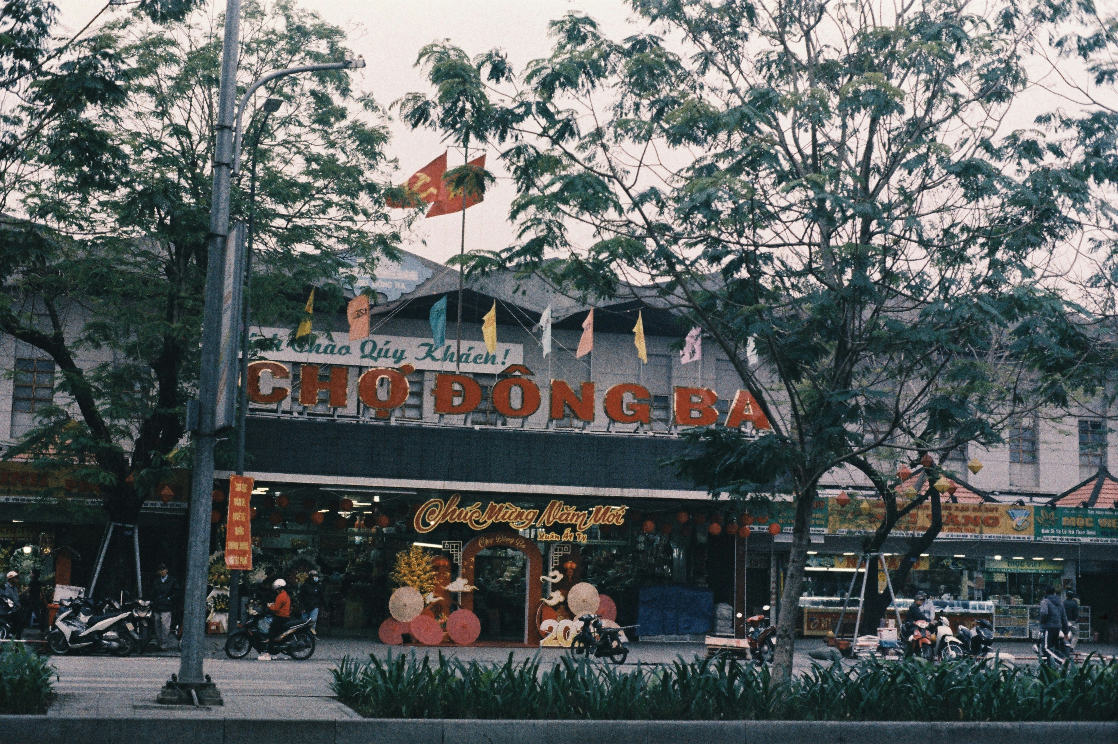 A street scene of a building in vietnam.