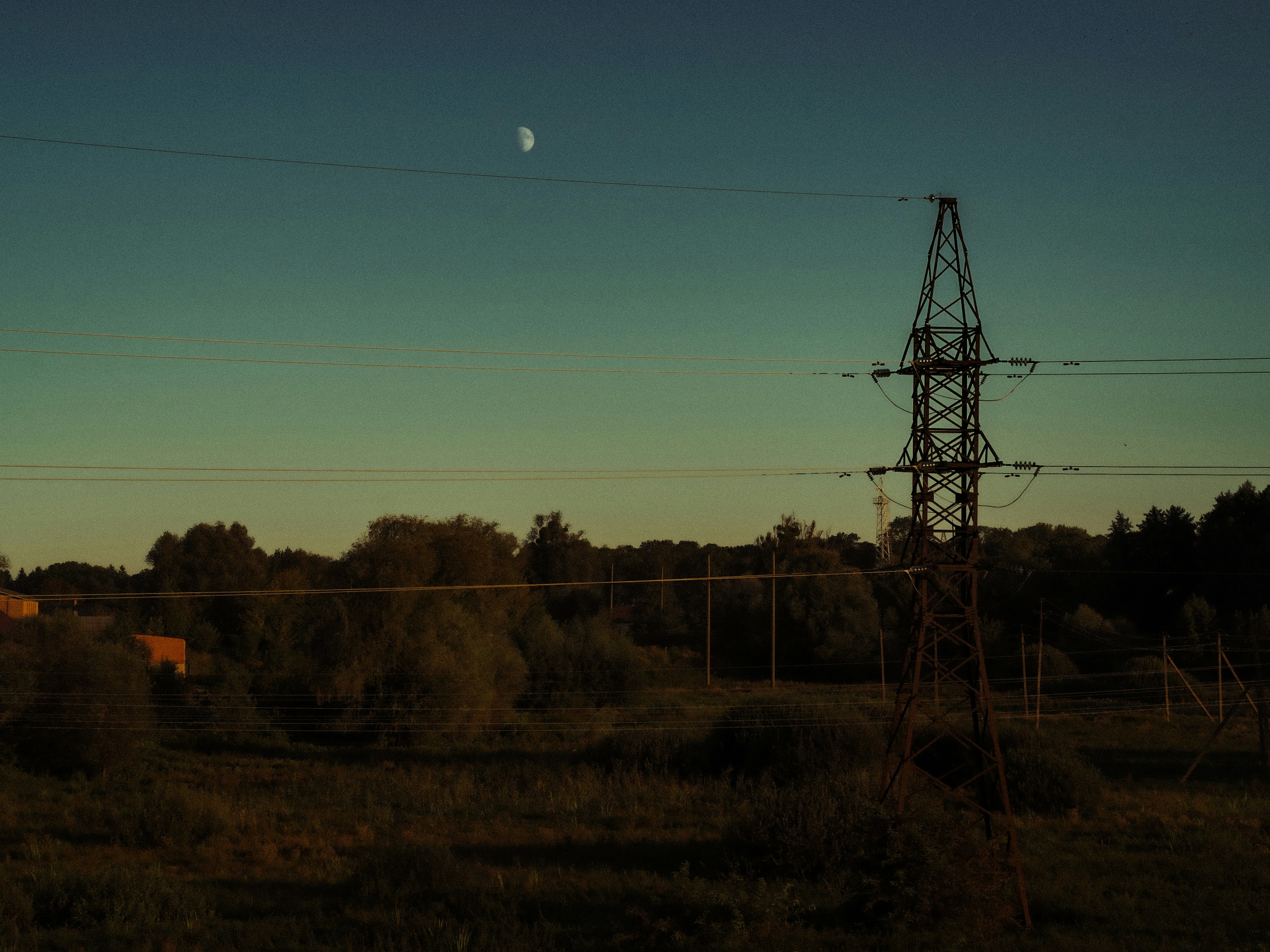 Pole and Horizon: Dusk Over a Field