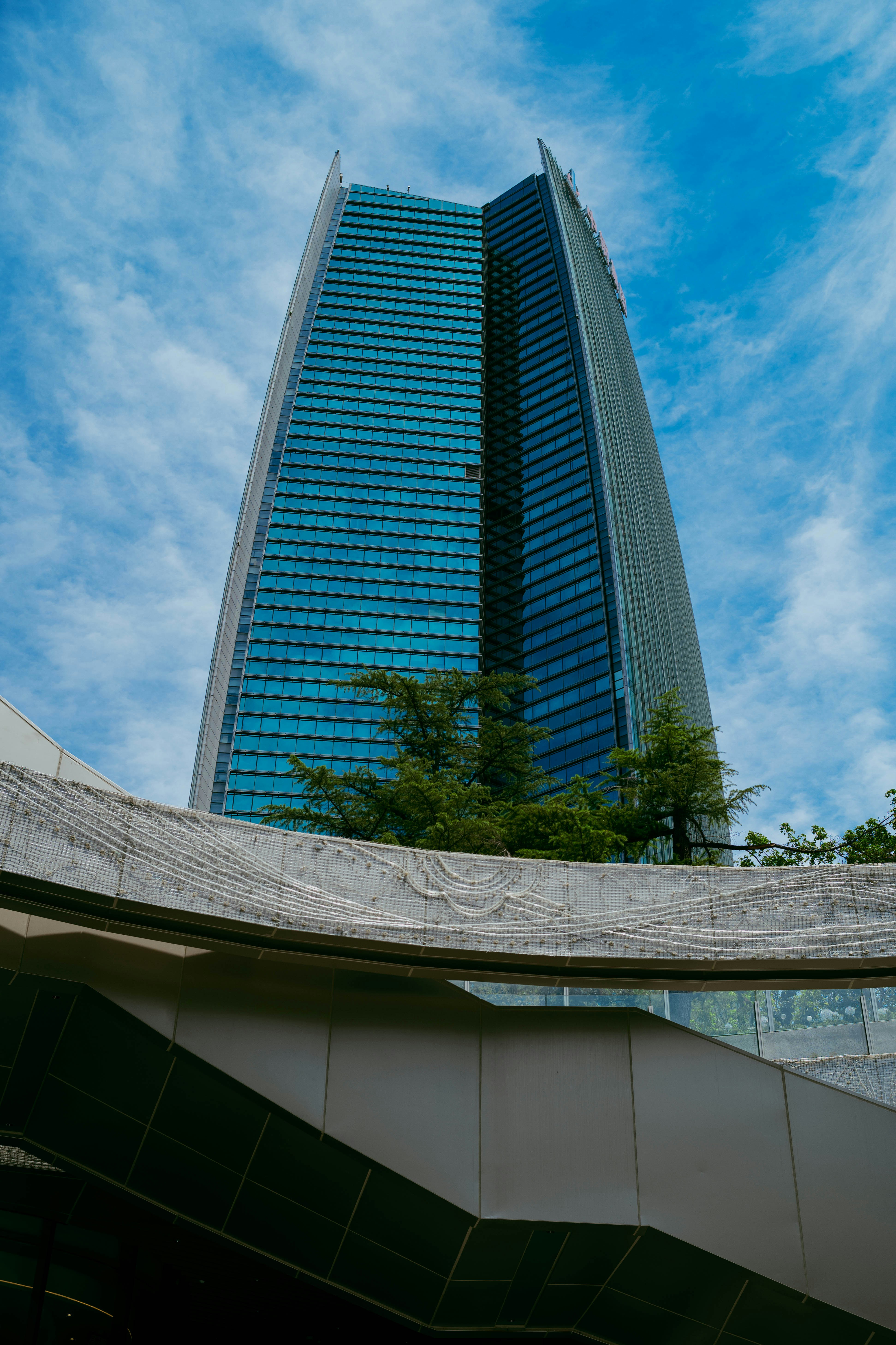 Vertical Dreams: The Modern Skyscraper Experience
