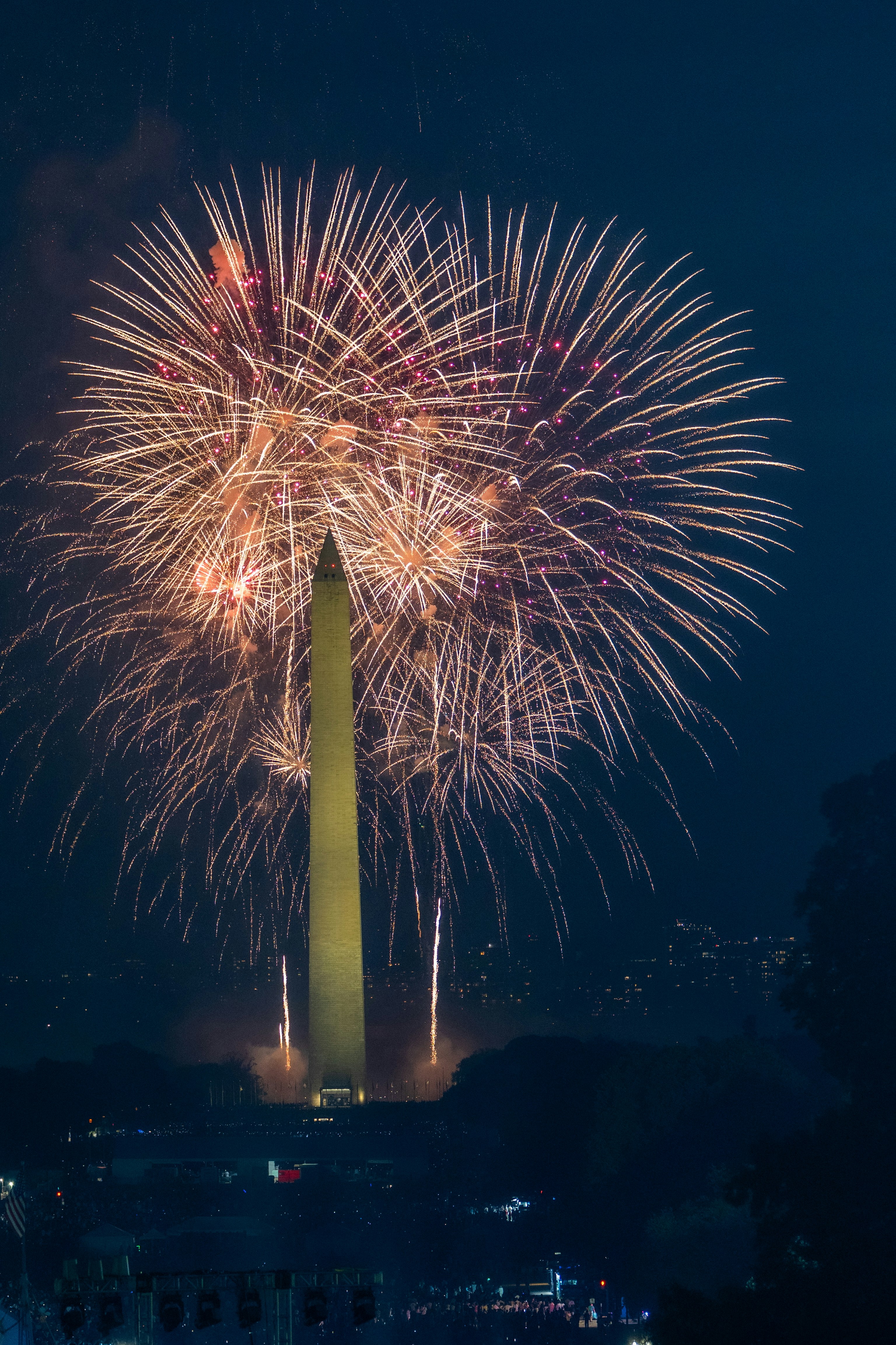 Fireworks explode over the washington monument at night. photo – Free ...