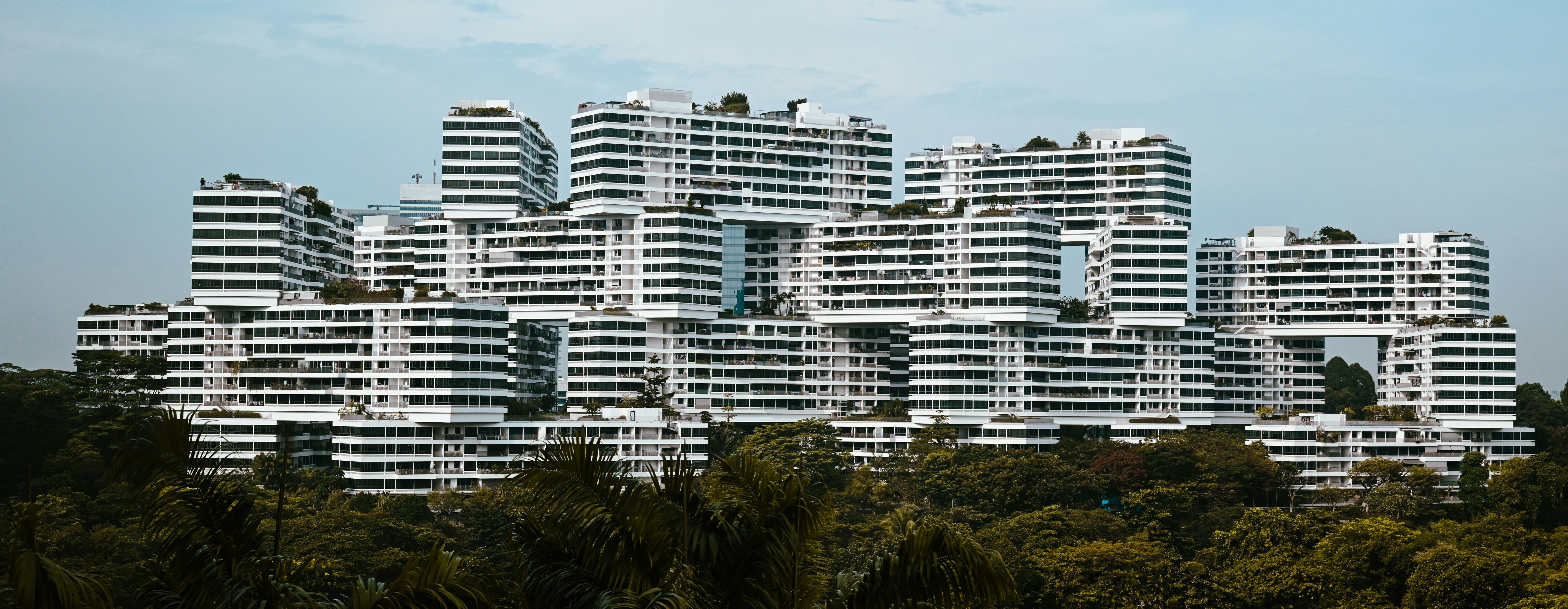 A modern building complex. photo – Free Architecture Image on Unsplash