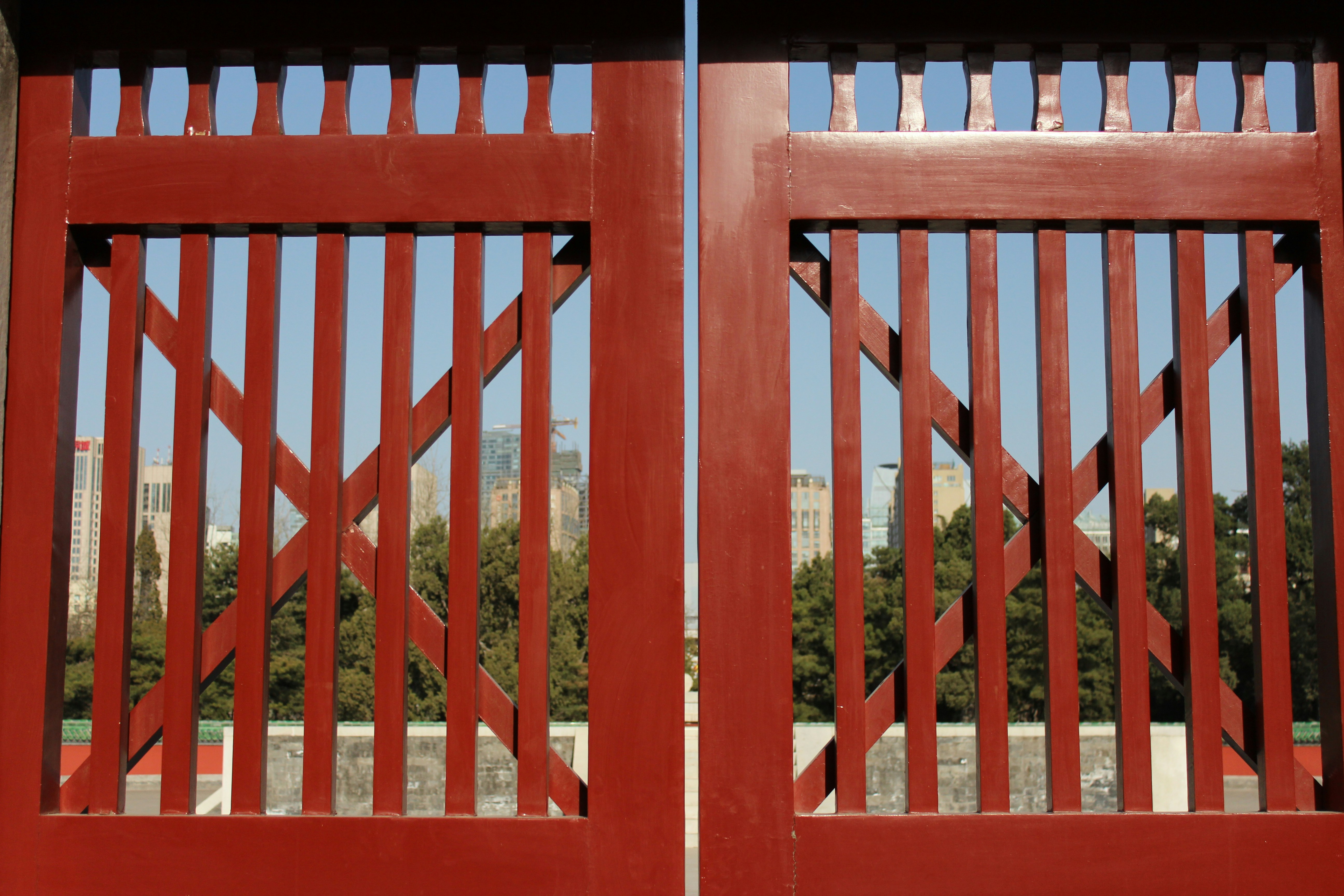 Framed Perspectives: A Glimpse Through Traditional Lattice
