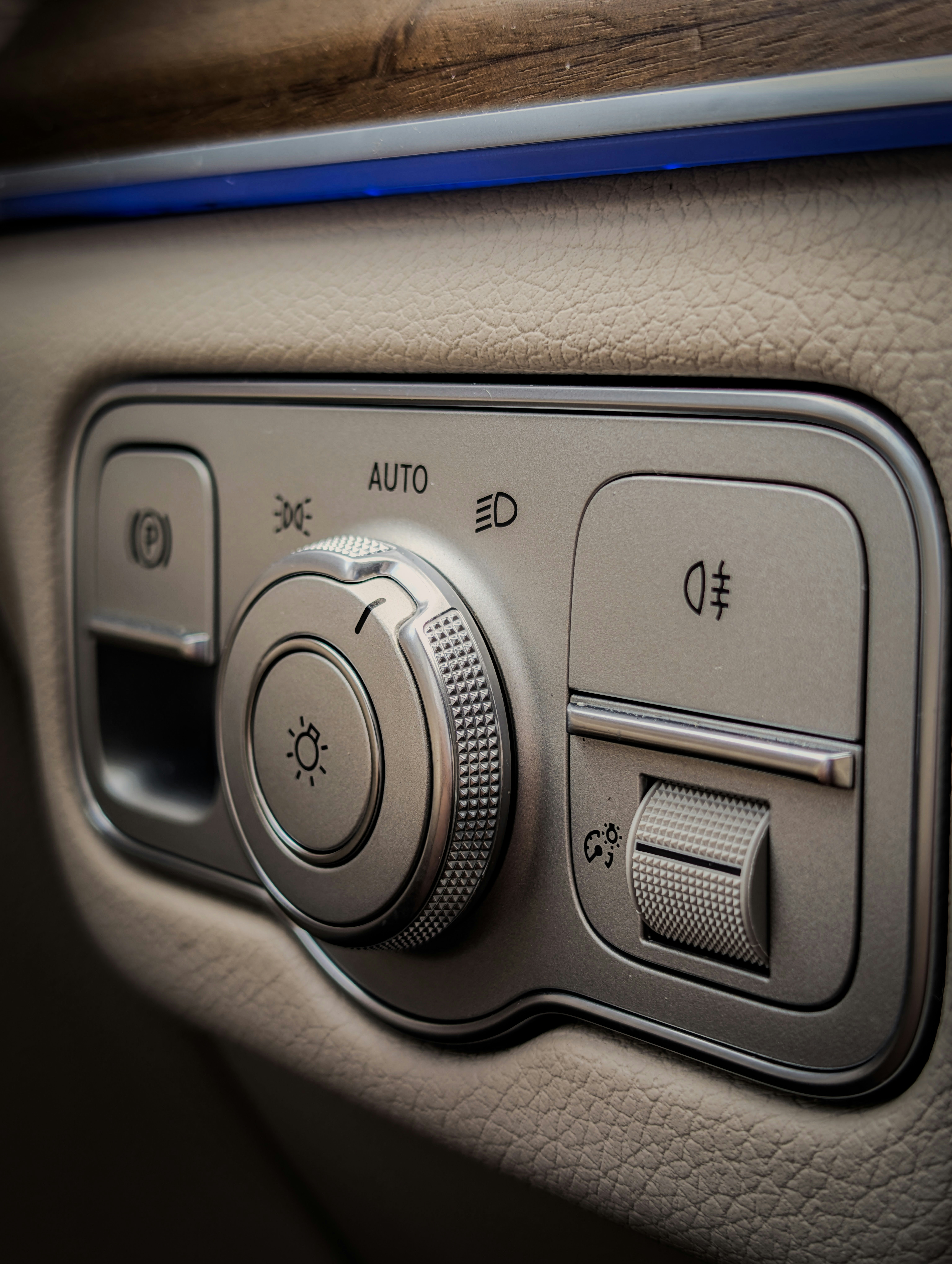Car's headlight and control panel detail. photo – Free Image on Unsplash