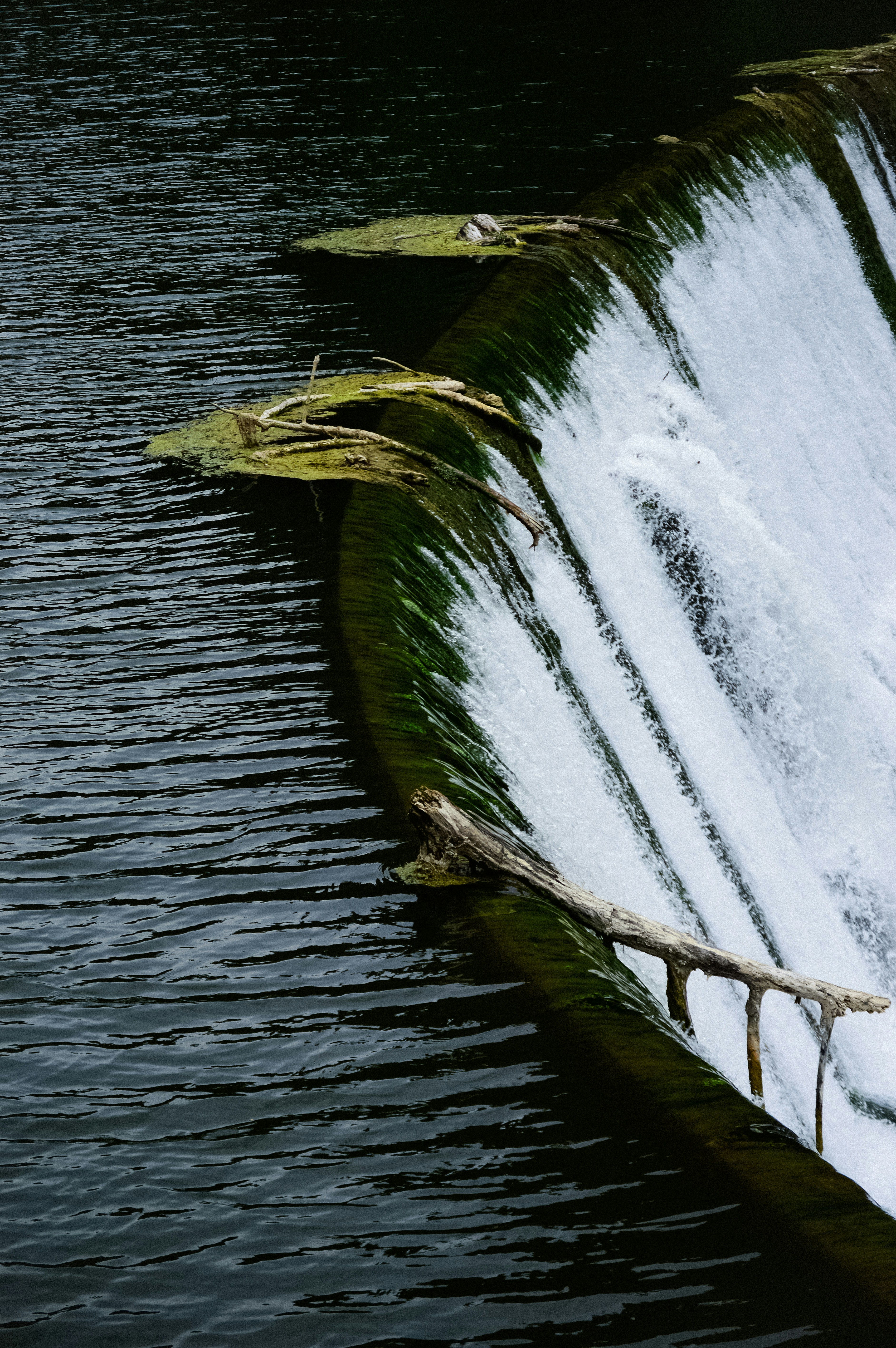 Nature's Cascade: The Art of Waterfall Edges