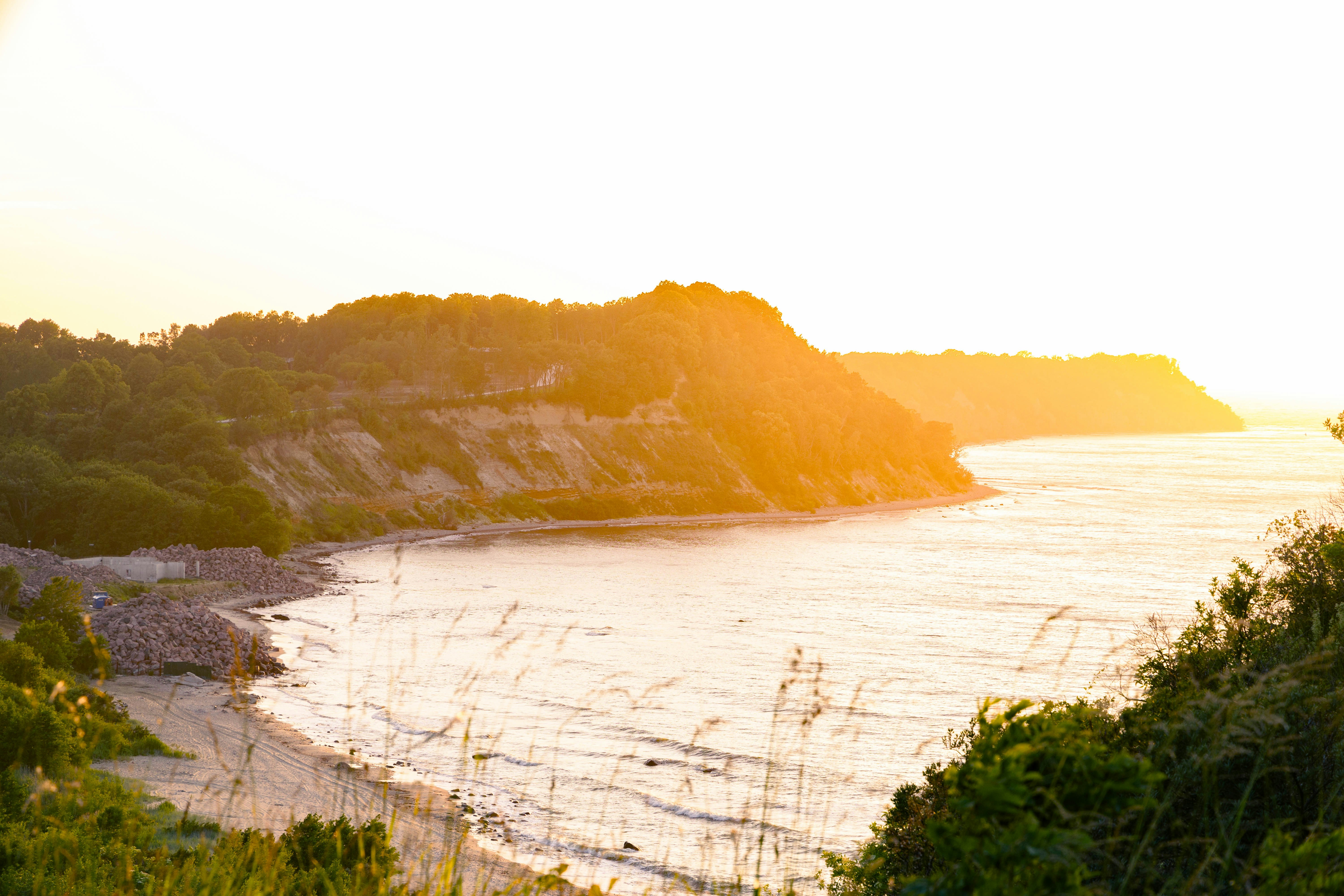 Golden Horizon: A Serene Coastal Embrace