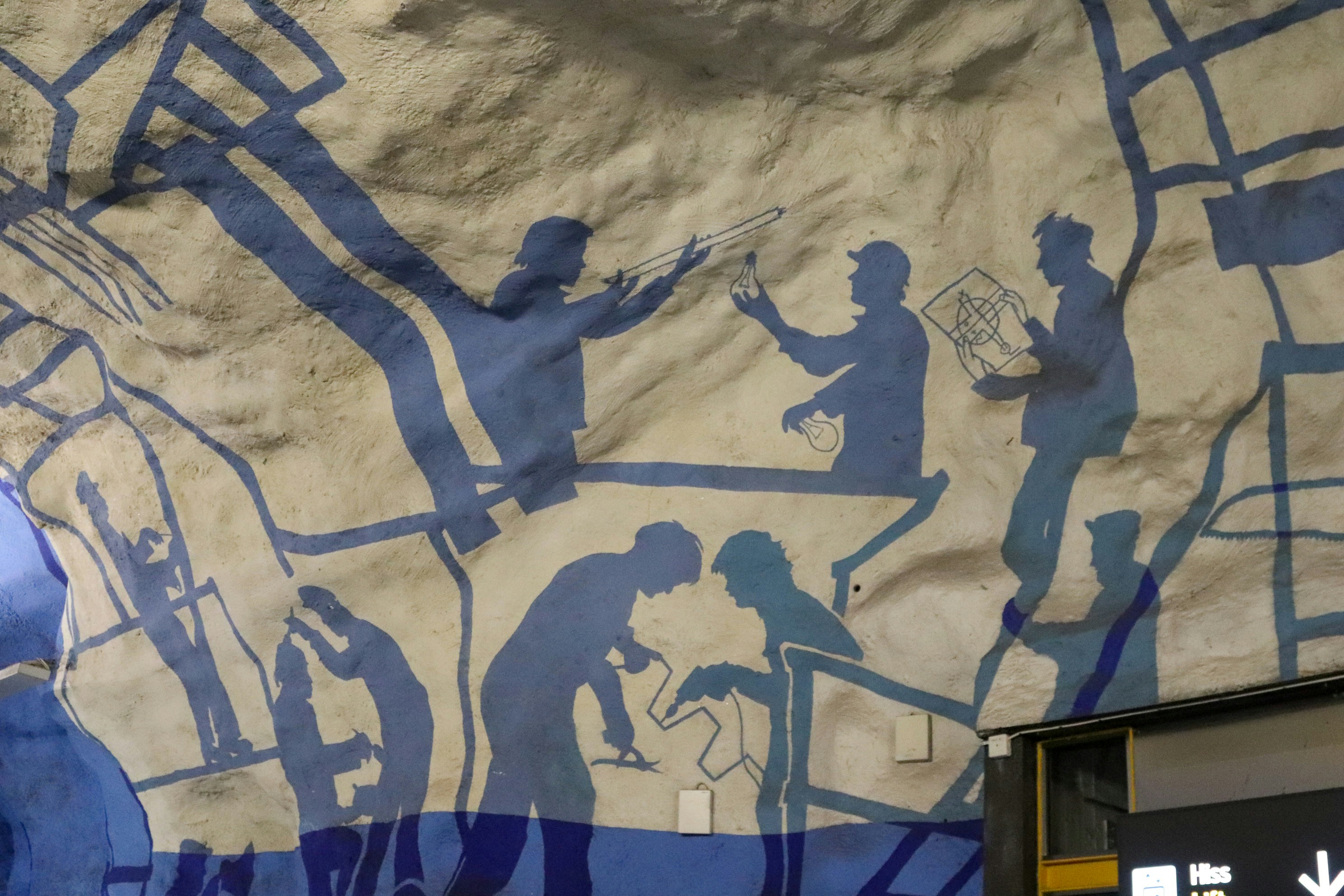 Echoes of Creativity: A Mural's Narrative