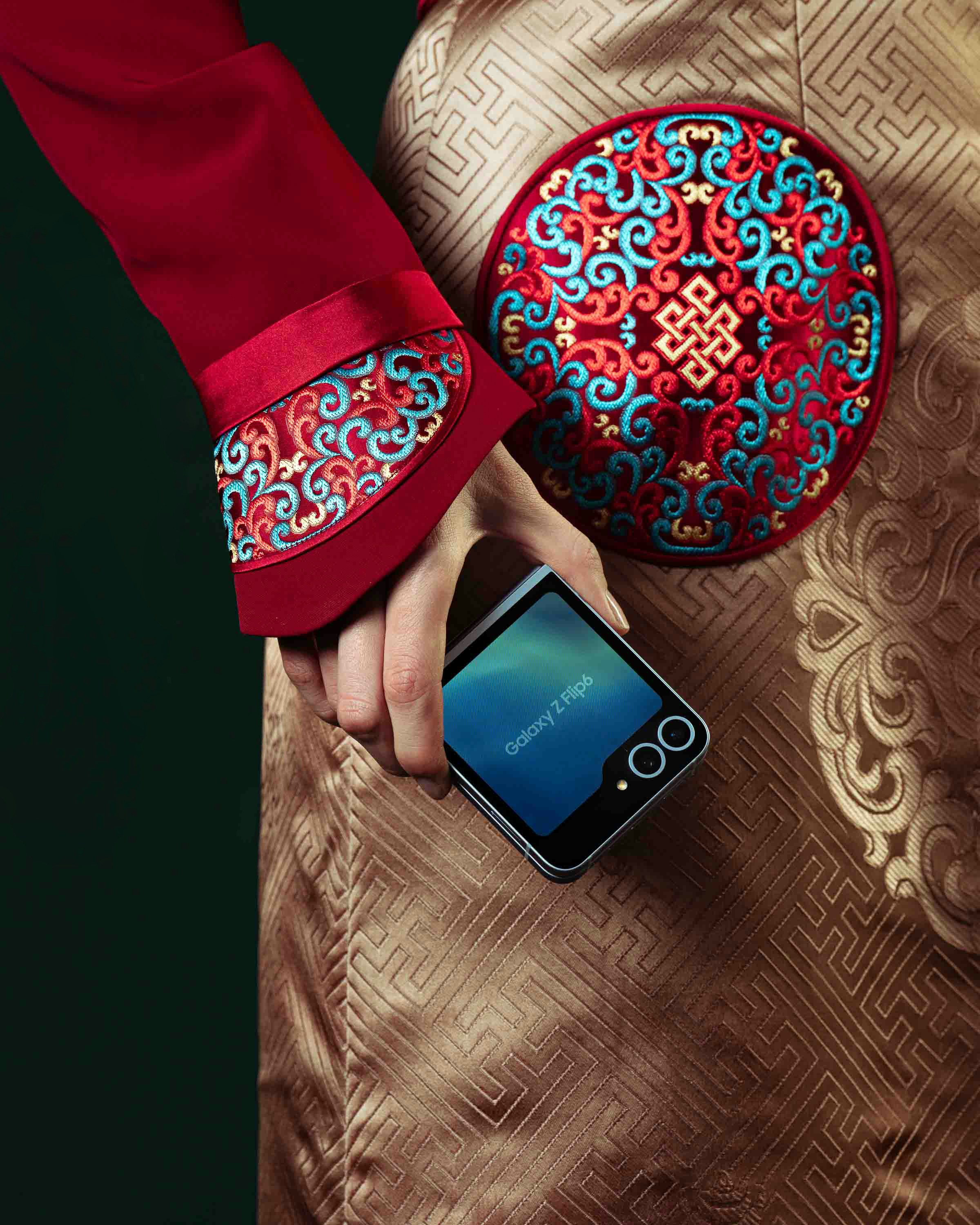 Embroidered Grace: A Handful of Modern Tradition