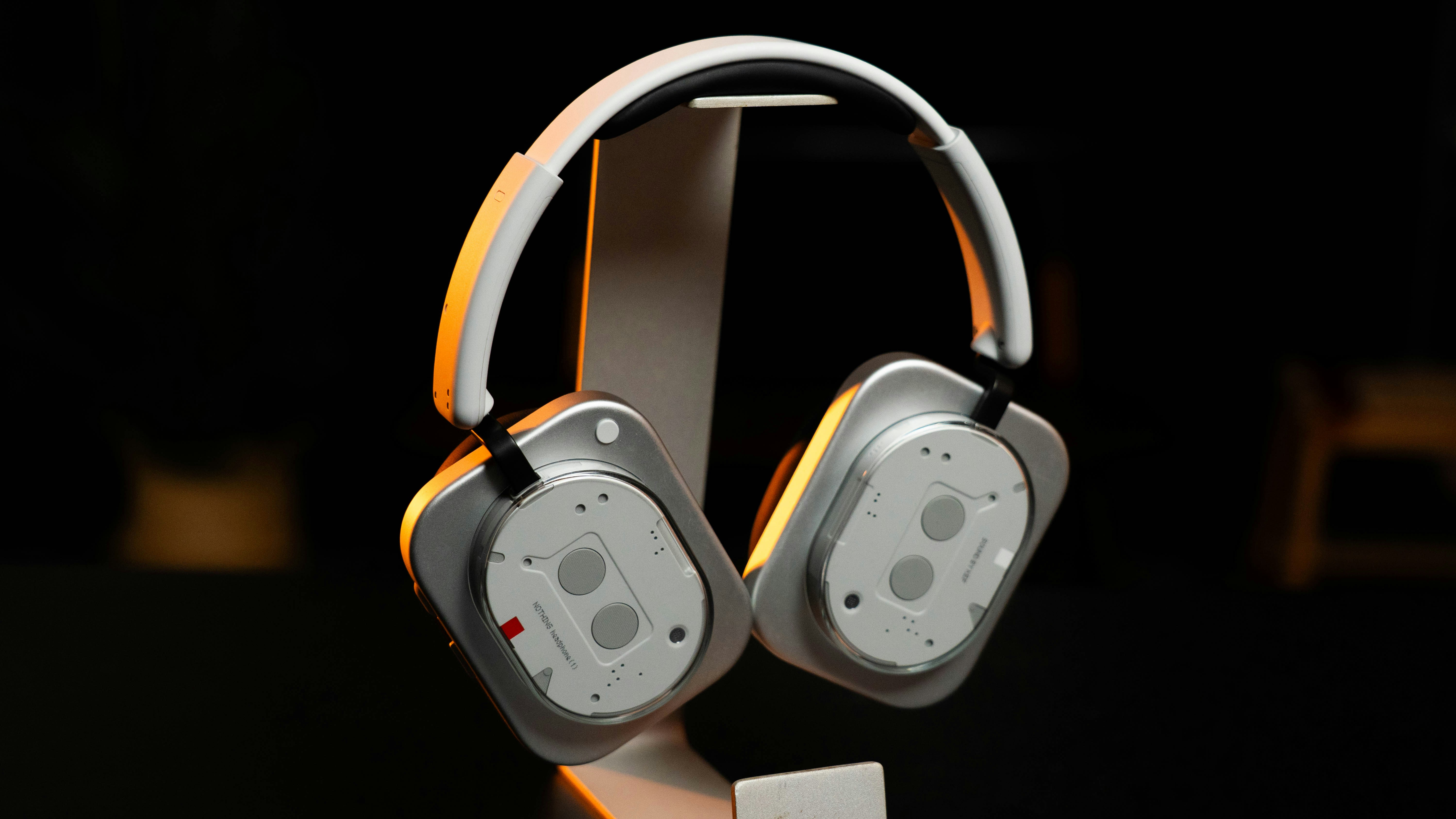 Sonic Elegance: A Study in Modern Headphone Design
