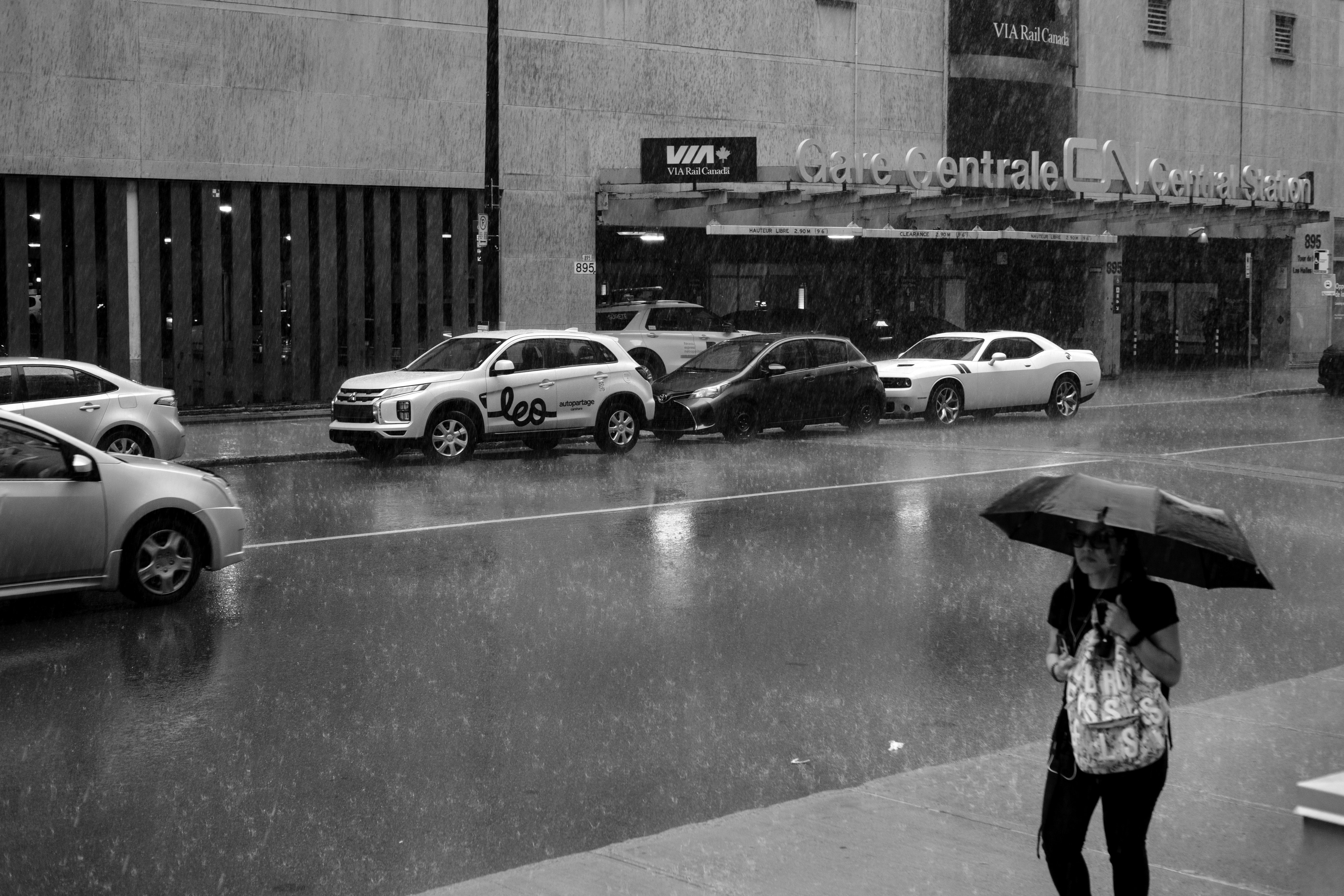 Urban Monochrome: A Dance with Raindrops