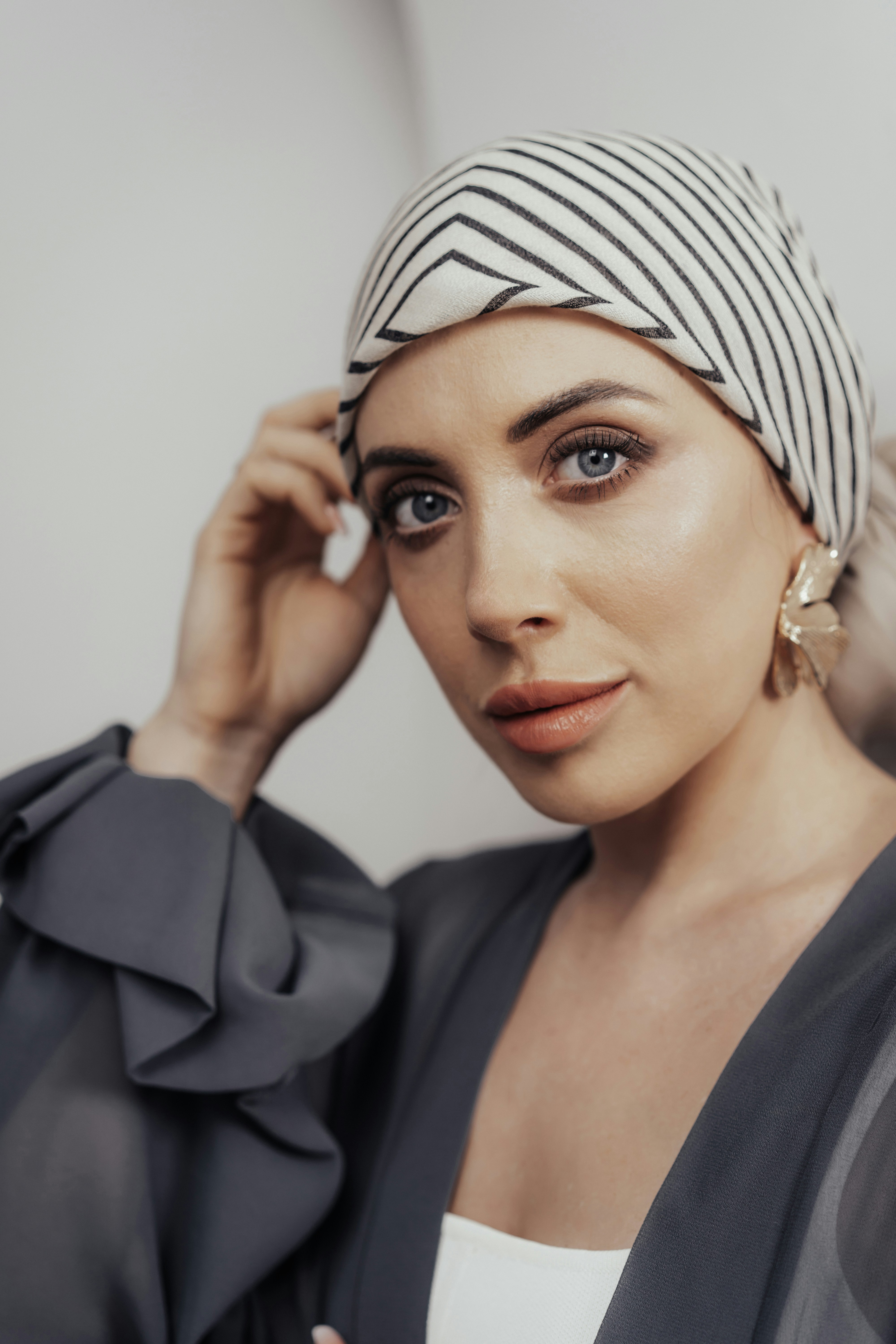 Quiet Radiance: A Close-Up Portrait in a Striped Turban