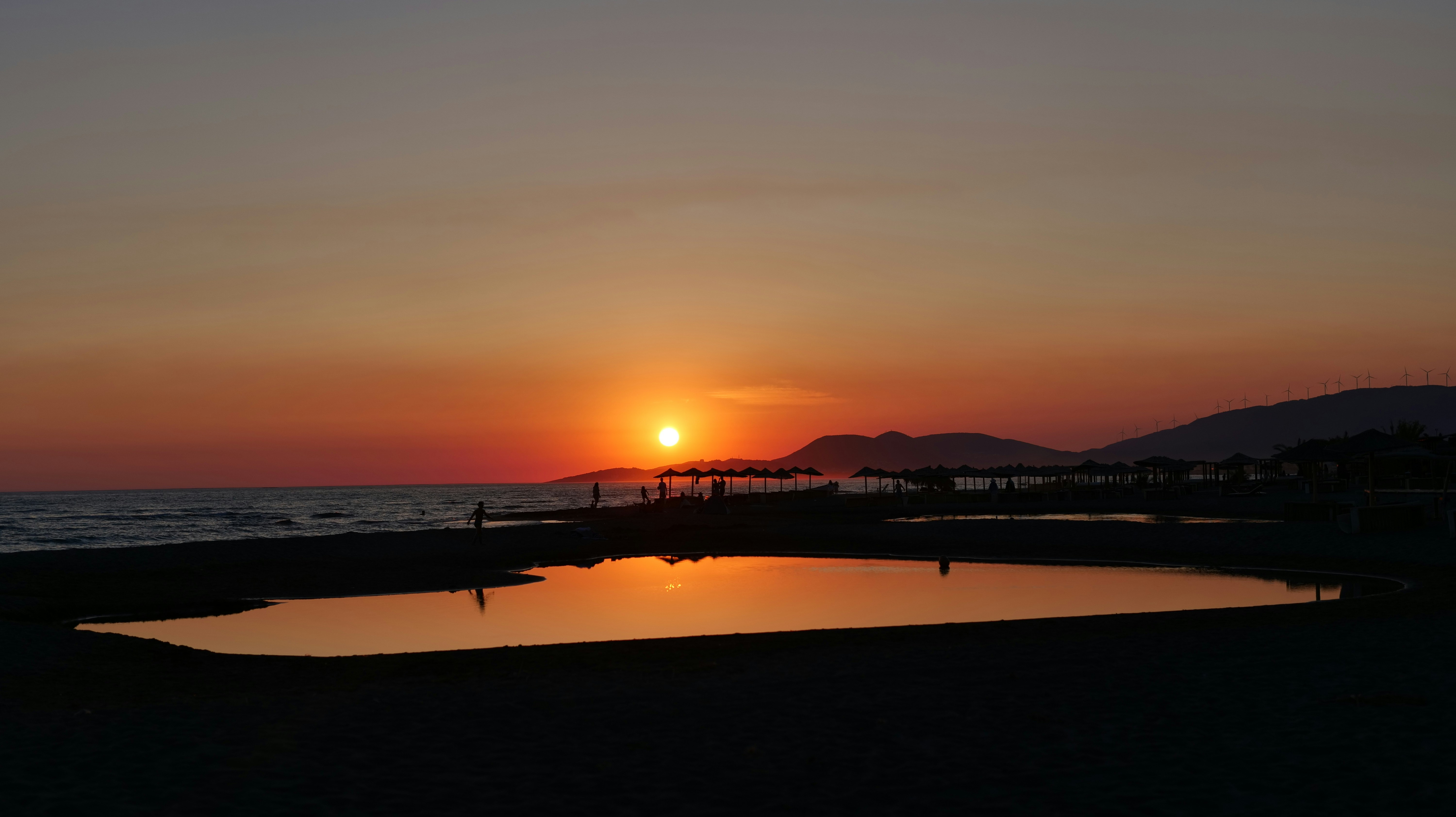 Twilight Reflections: A Serene Sunset Over the Shoreline
