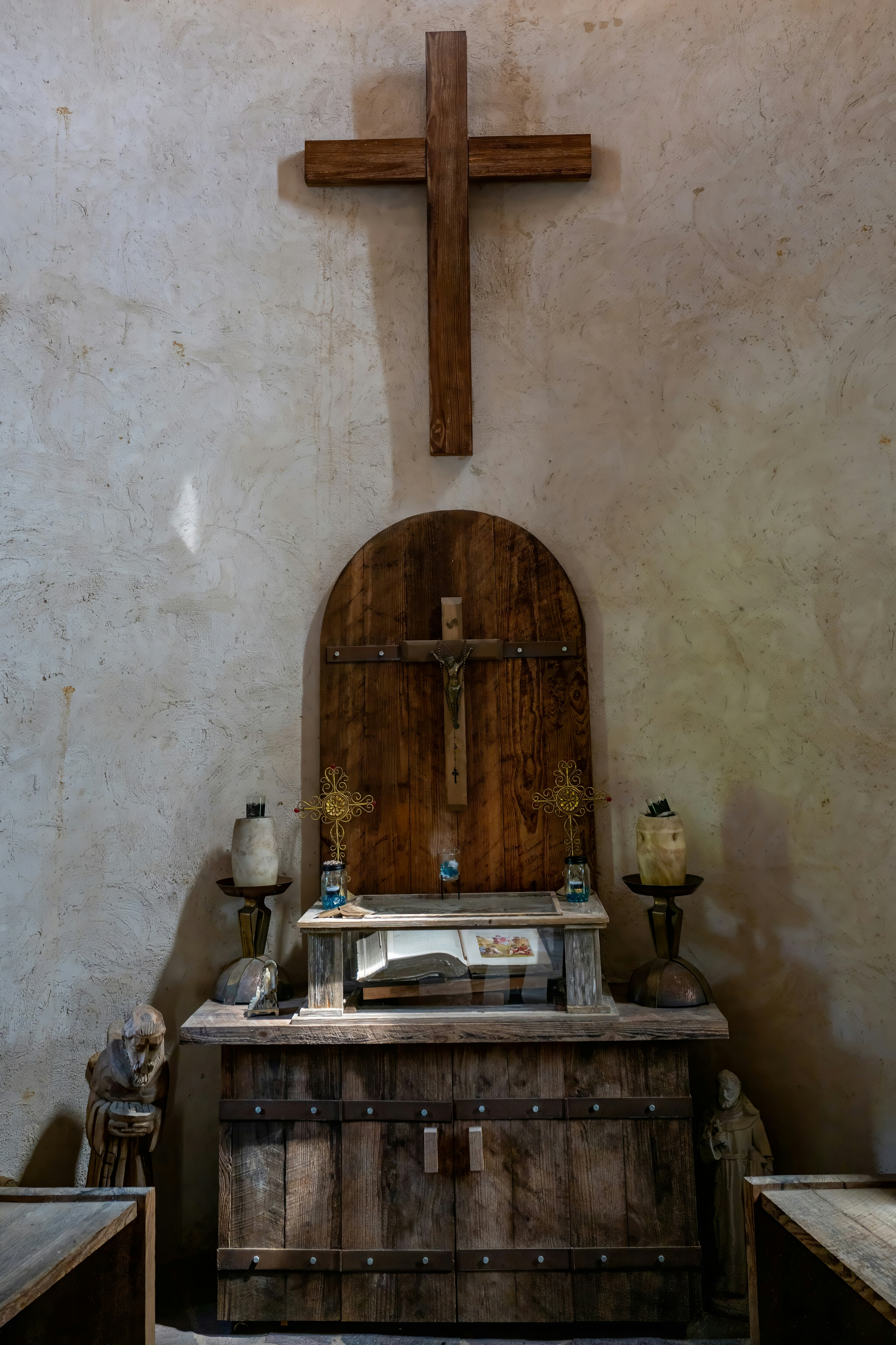 A wooden altar with a cross and religious objects. photo – Free Castle ...