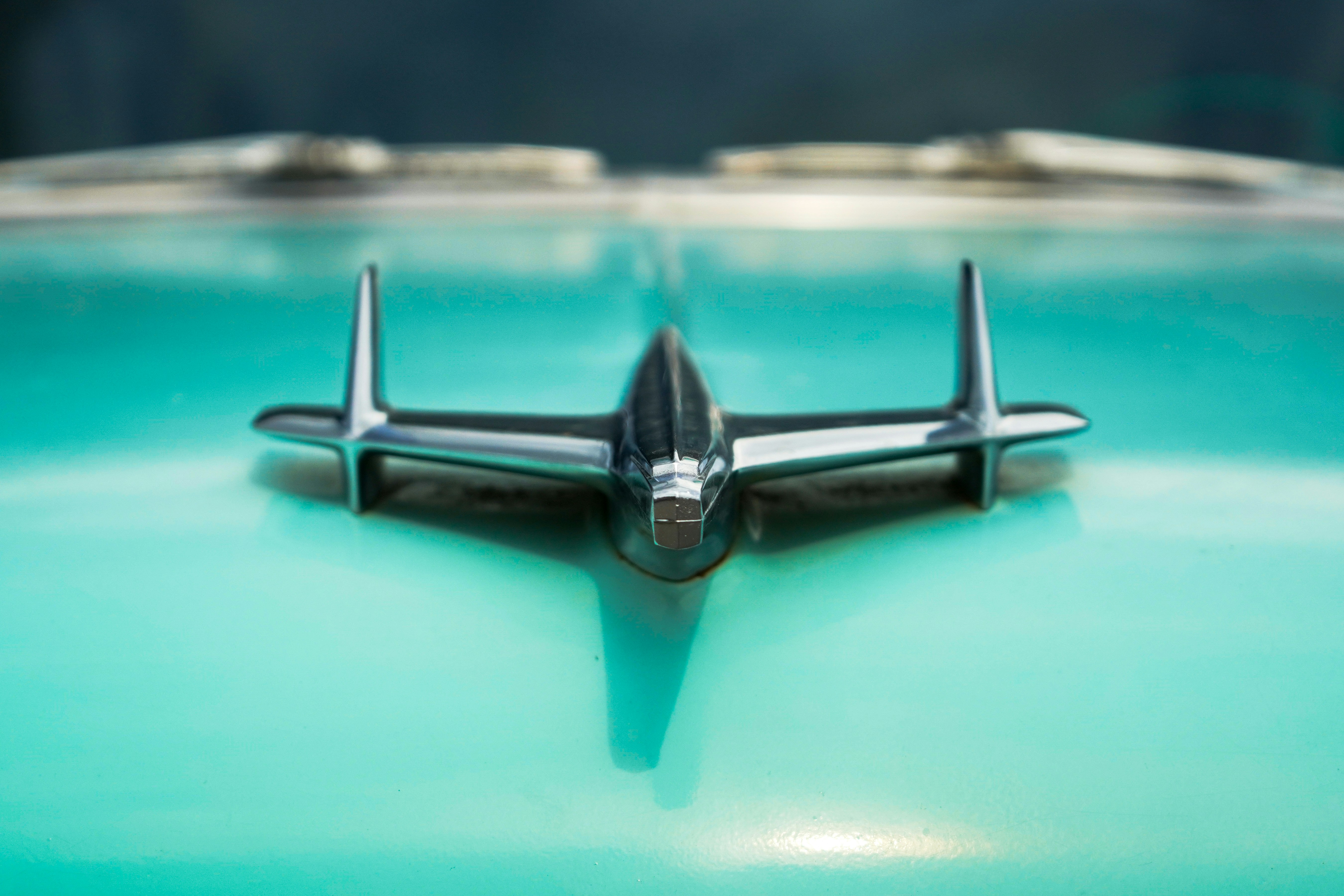 Aero Emblem: The Spirit of Vintage Elegance