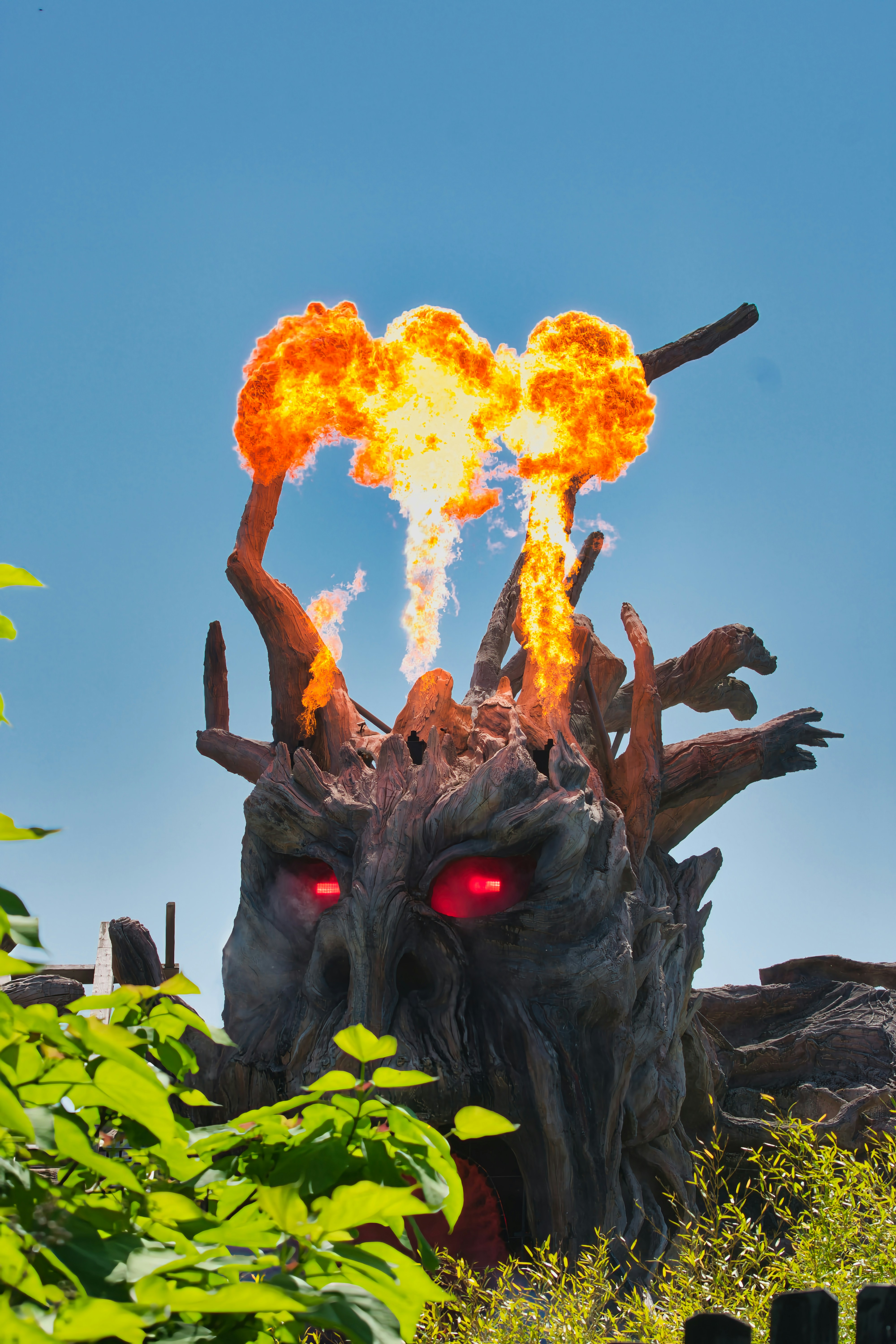 Colossos — fire meets fury on wooden rails. Europe’s tallest wooden coaster storms through airtime hills at 110 km/h, diving past a fire-breathing 25 m titan in a mythic battle of wood and flame. Since 2001, this prefabricated Intamin legend has ruled with relentless power. Type: Wooden Coaster (Intamin prefab) Opened: 2001 / Reborn: 2019 Height: 50 m Length: 1,344 m Top Speed: 110 km/h Drop Angle: 61° Inversions: 0 G‑Force: −1.5 to 4.5 g Duration: ~2:25 min Trains: 2 trains × 5 cars × 3 rows × 2 riders Feature: Giant 25 m fire-breathing figure | A burning tree with glowing eyes.