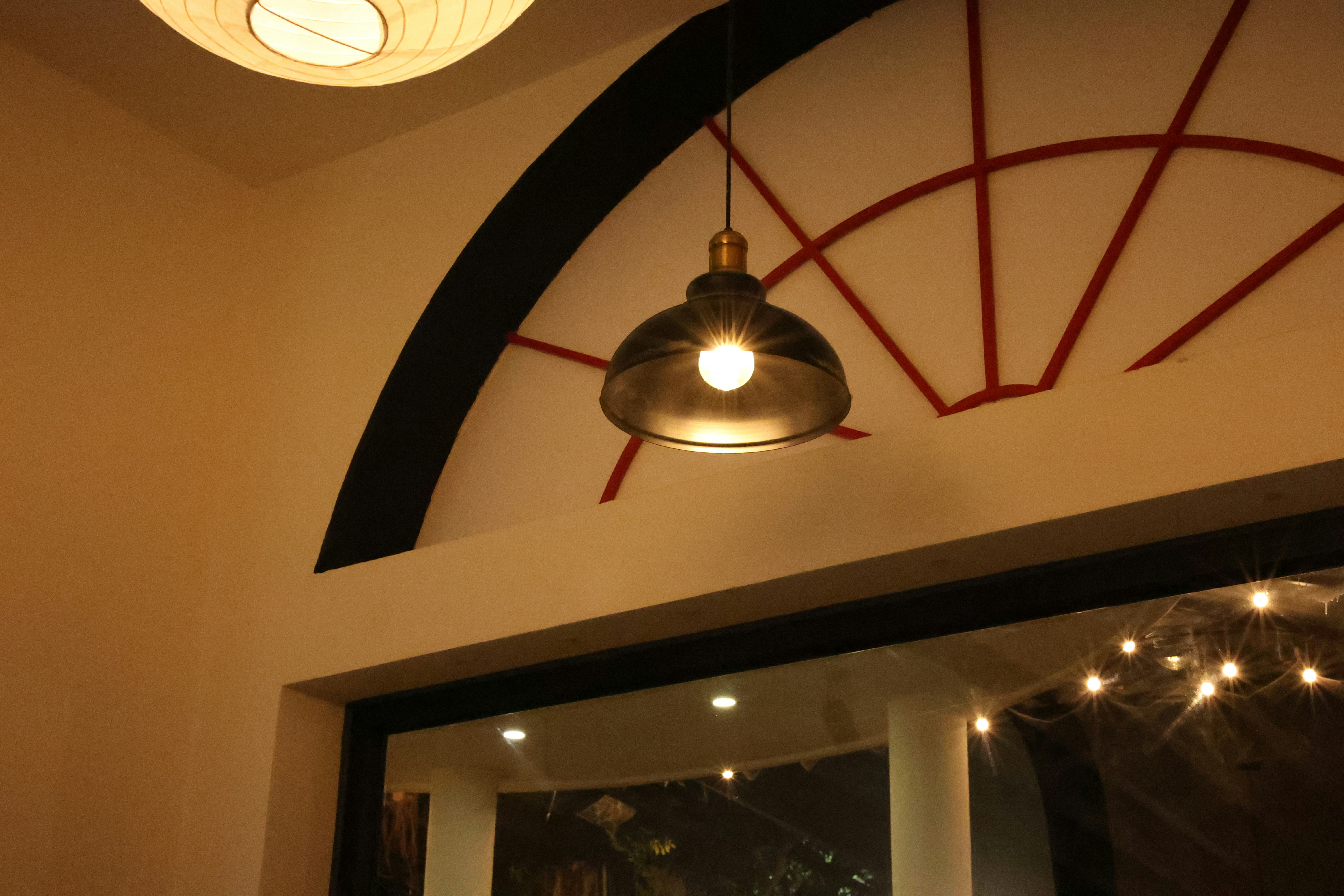 Mid-Century Mughal Glow: Warm Pendant Over a Circular Arch