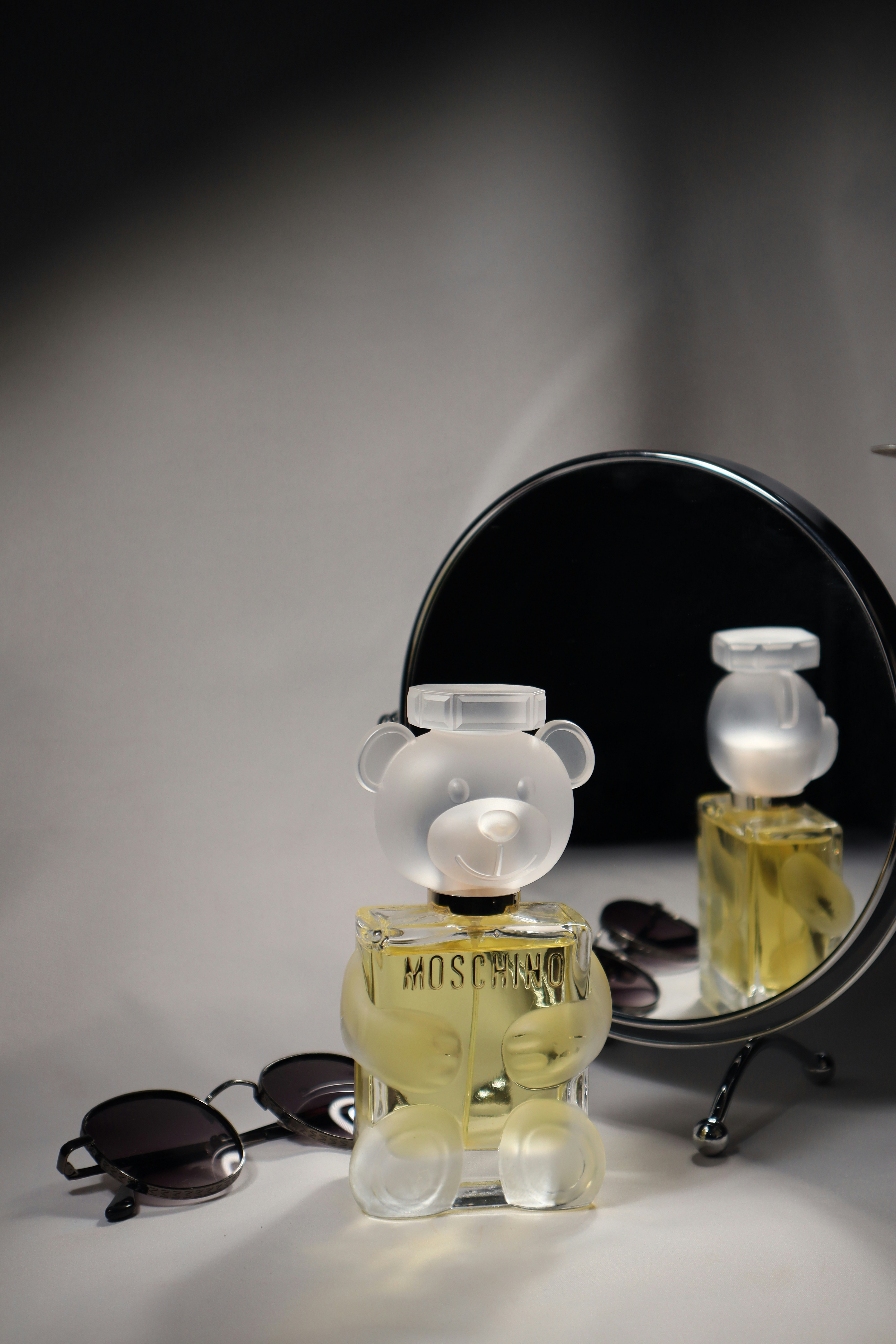 https://fashionneedles.in/product-category/luxury-perfume/