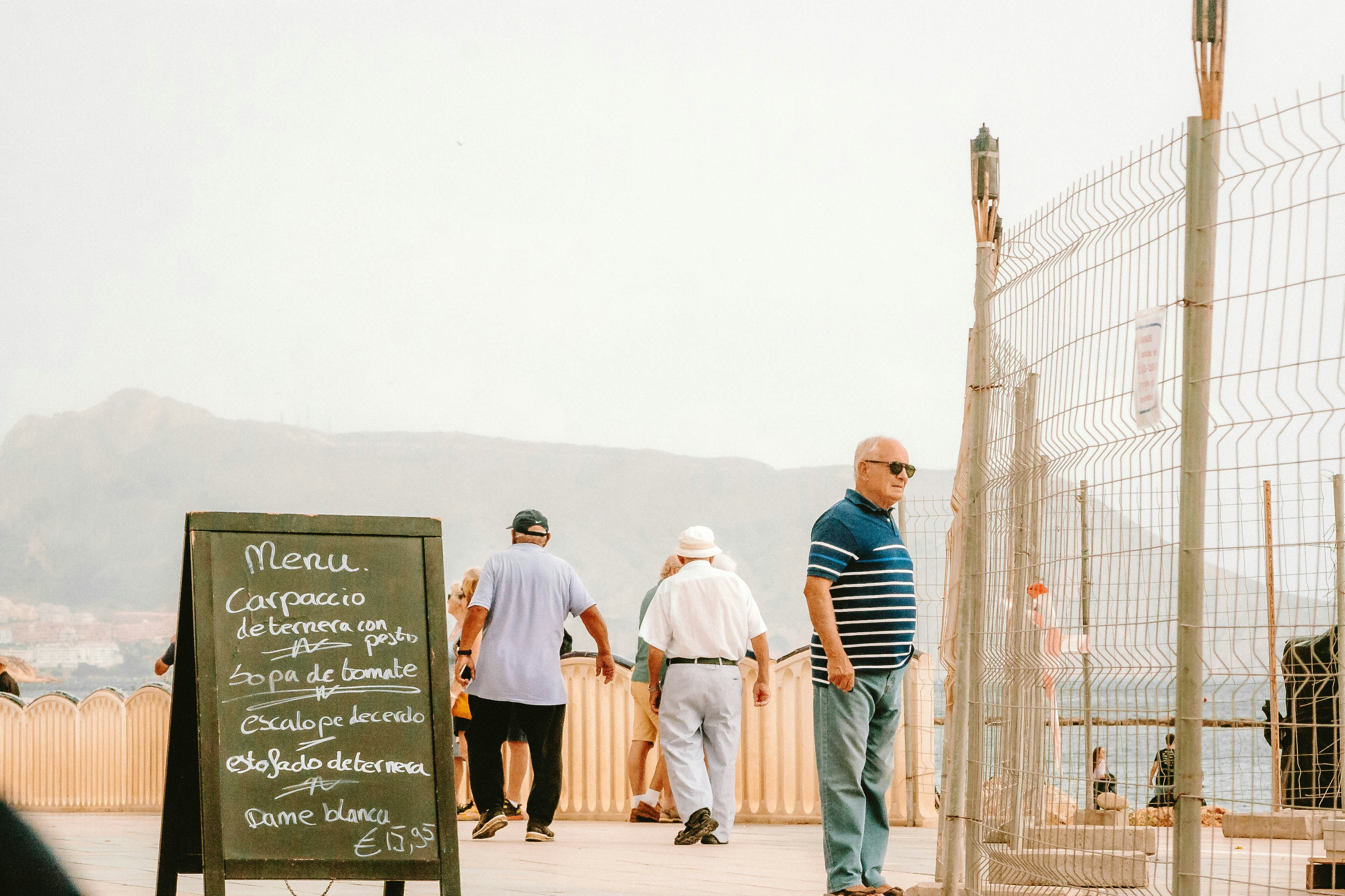 A Day by the Waterfront: Culinary Delights and Leisurely Strolls