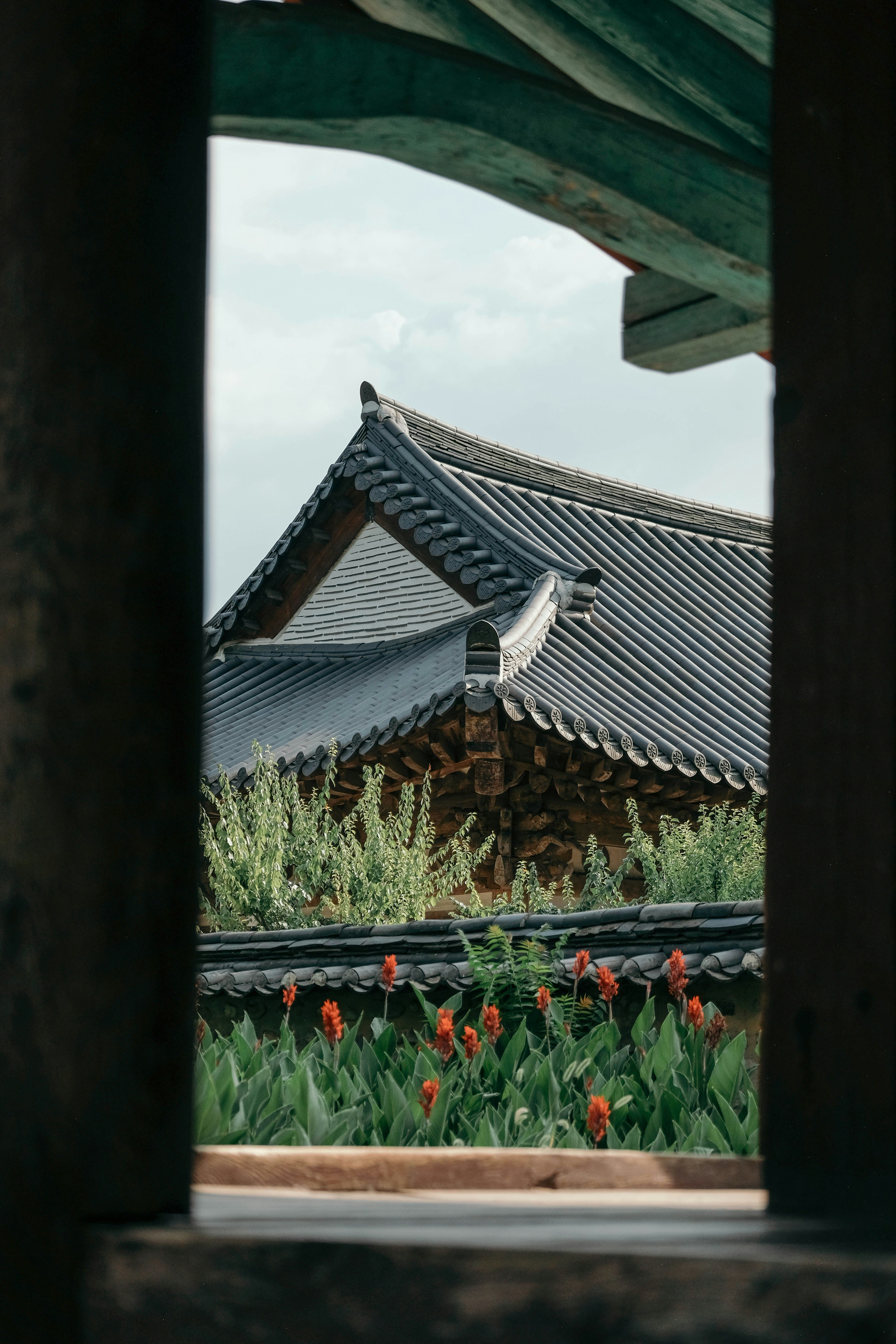 Framed Serenity: A Glimpse of Tradition