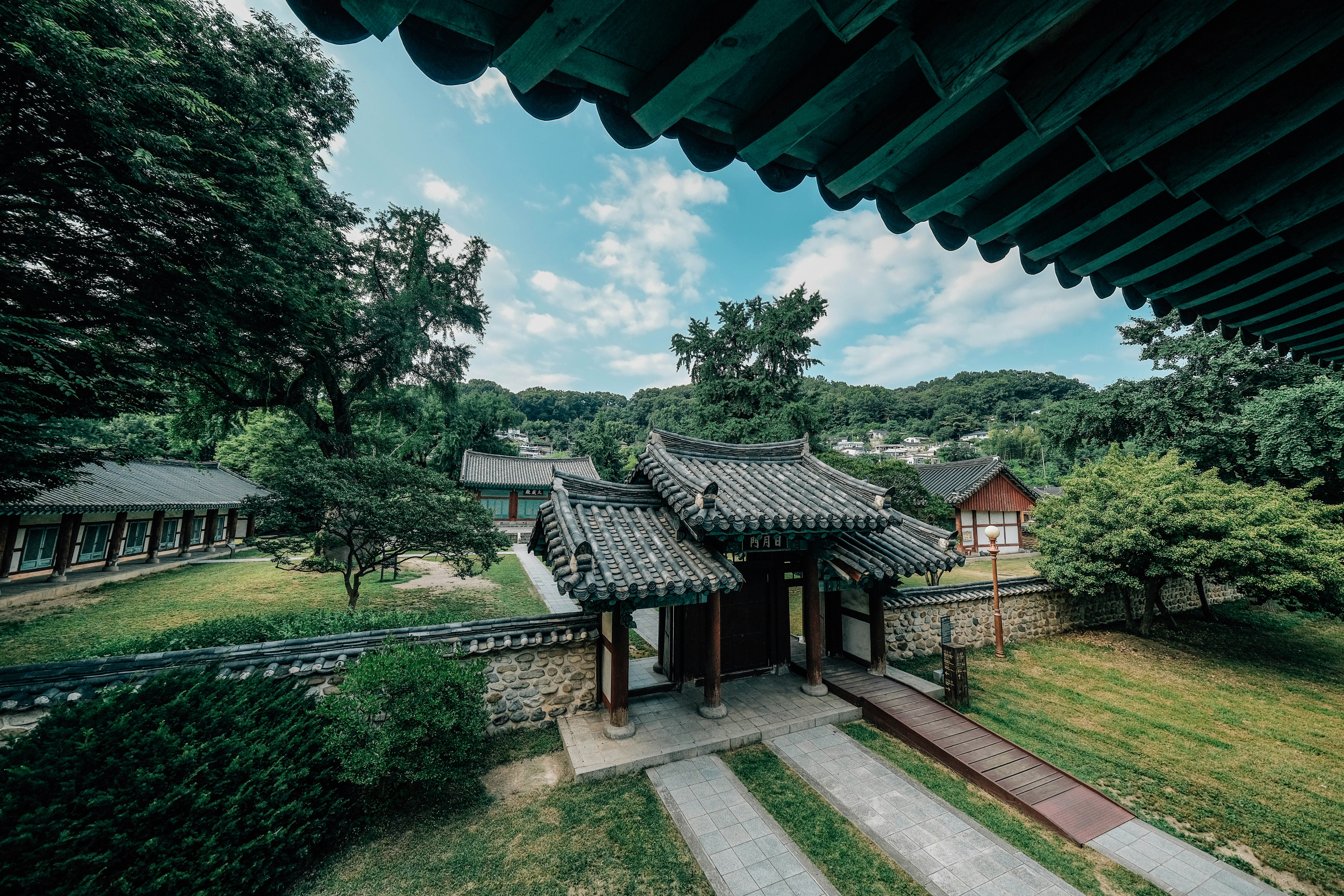 Traditional korean buildings in a lush green setting. photo – Free ...