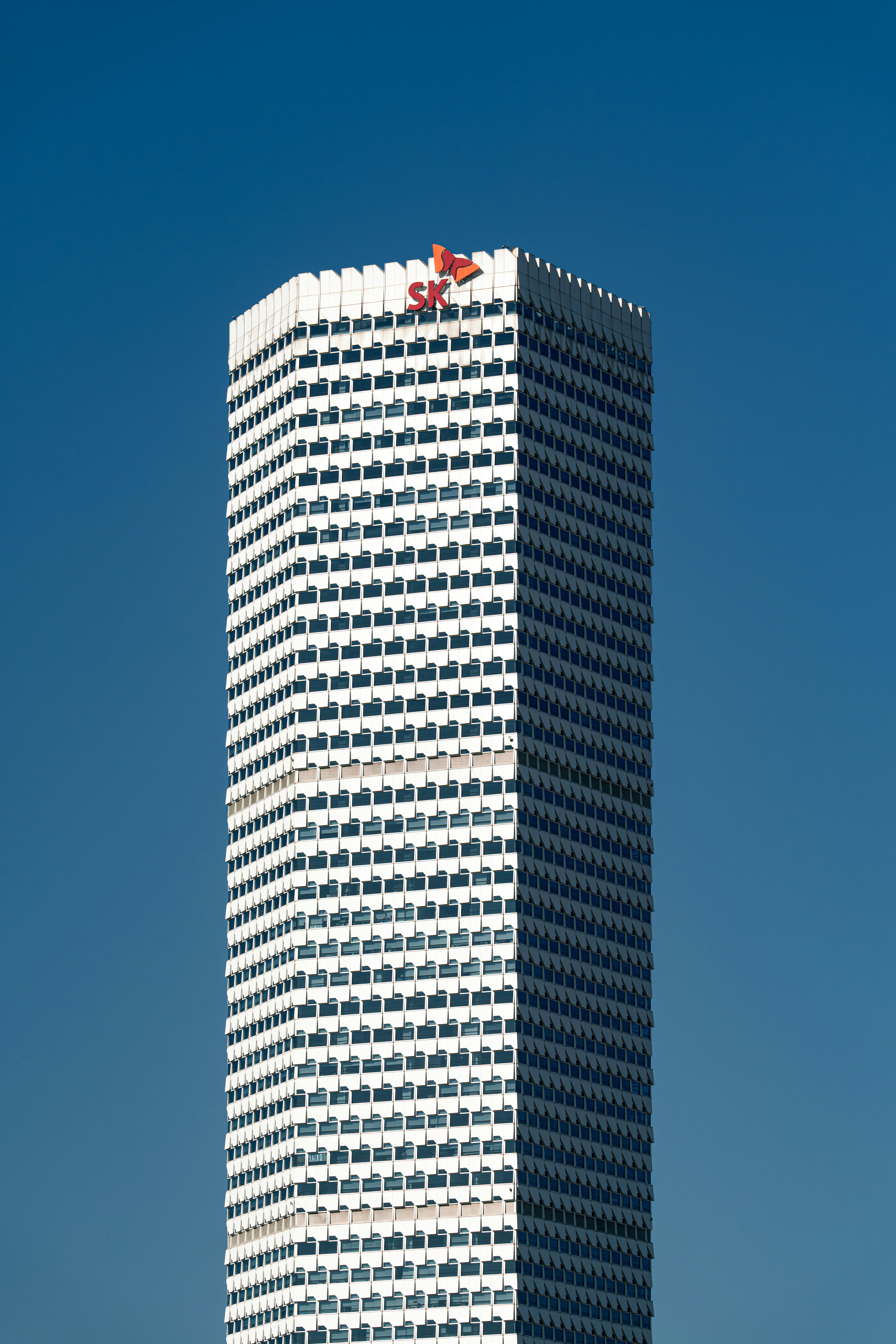 Vertical Elegance: The Modern Skyscraper