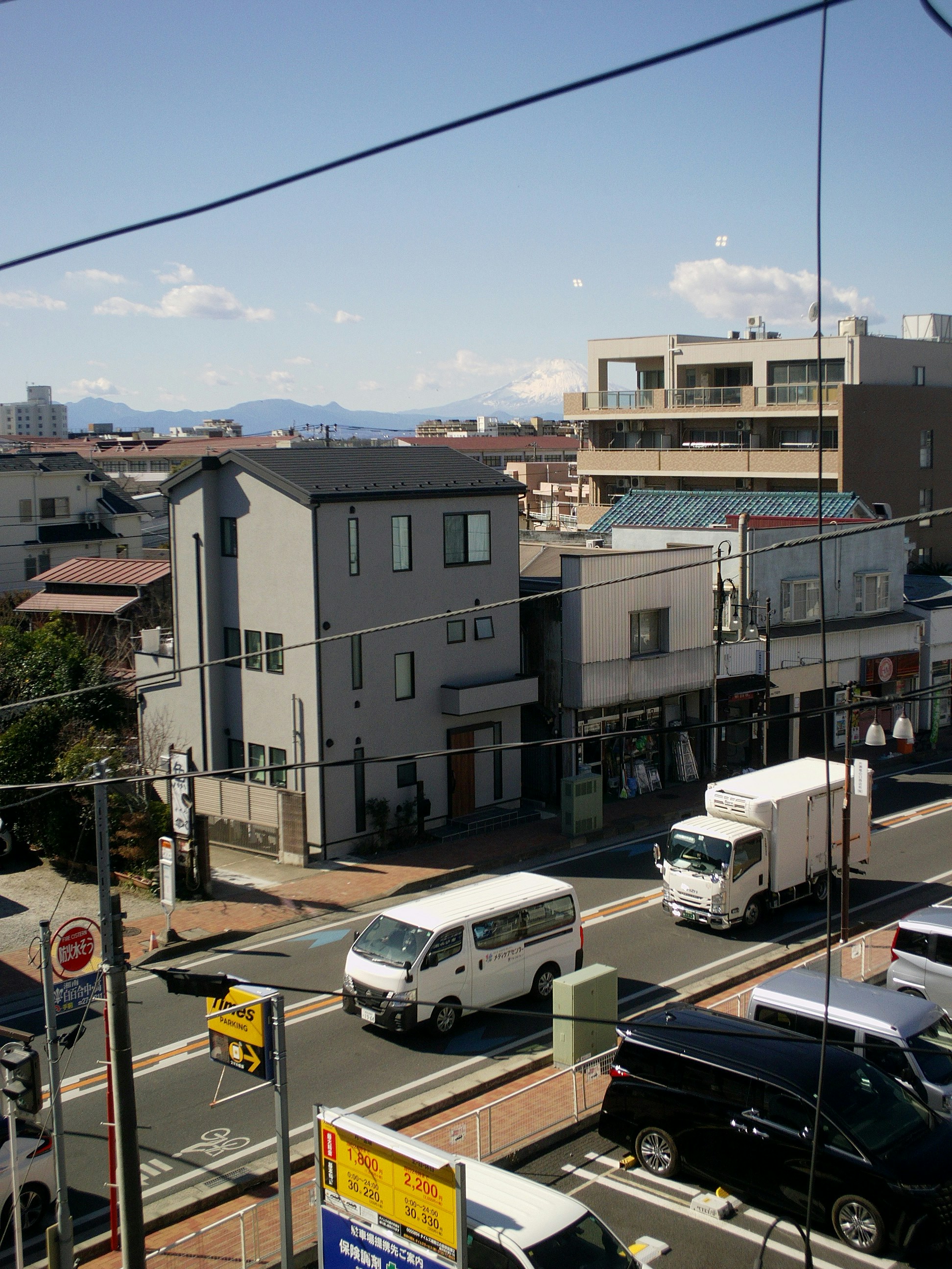 Morning Light Over a Compact Urban Block: Vans, Wires, and Modern Flats