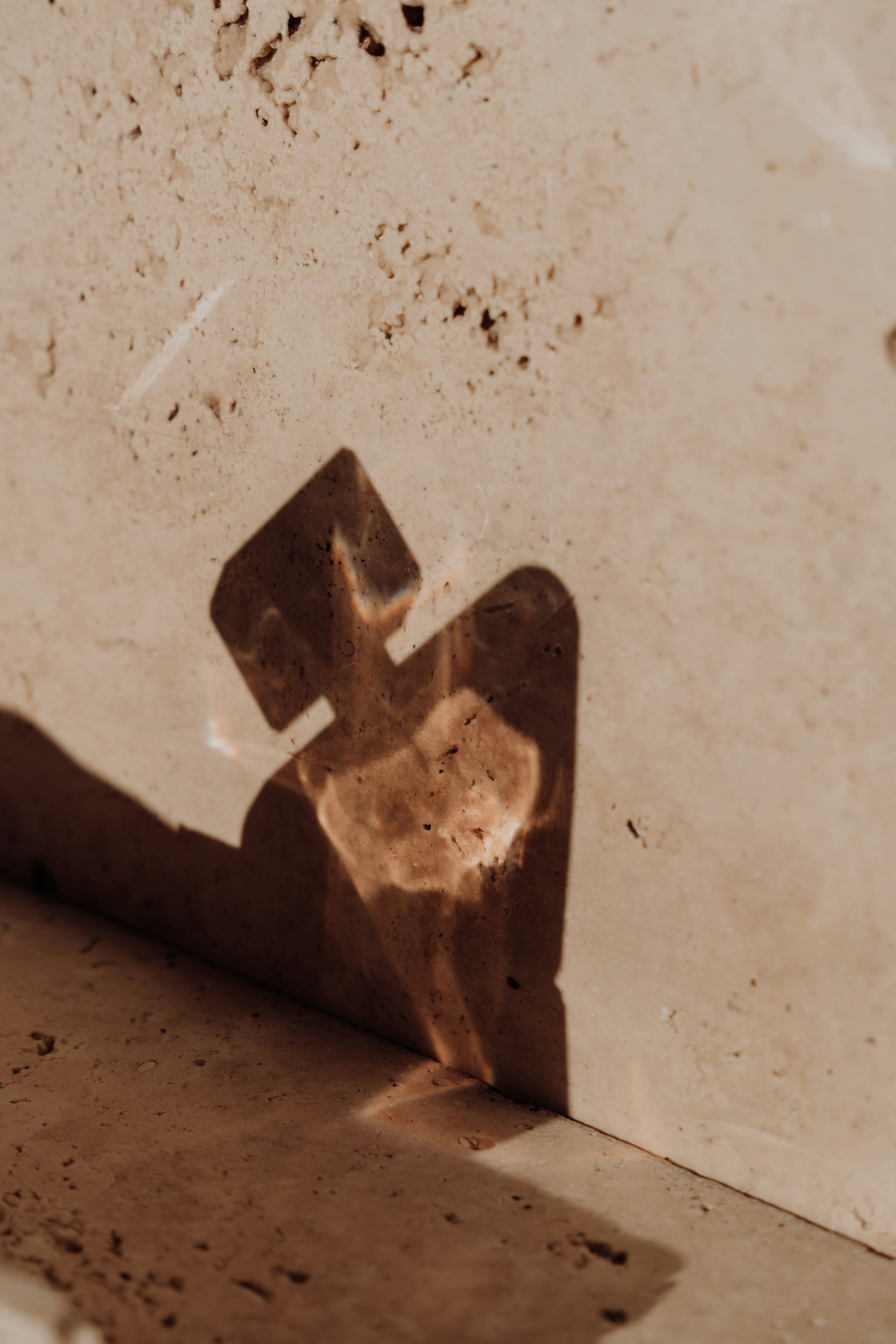 Shadow Play: The Geometry of Lightmae black