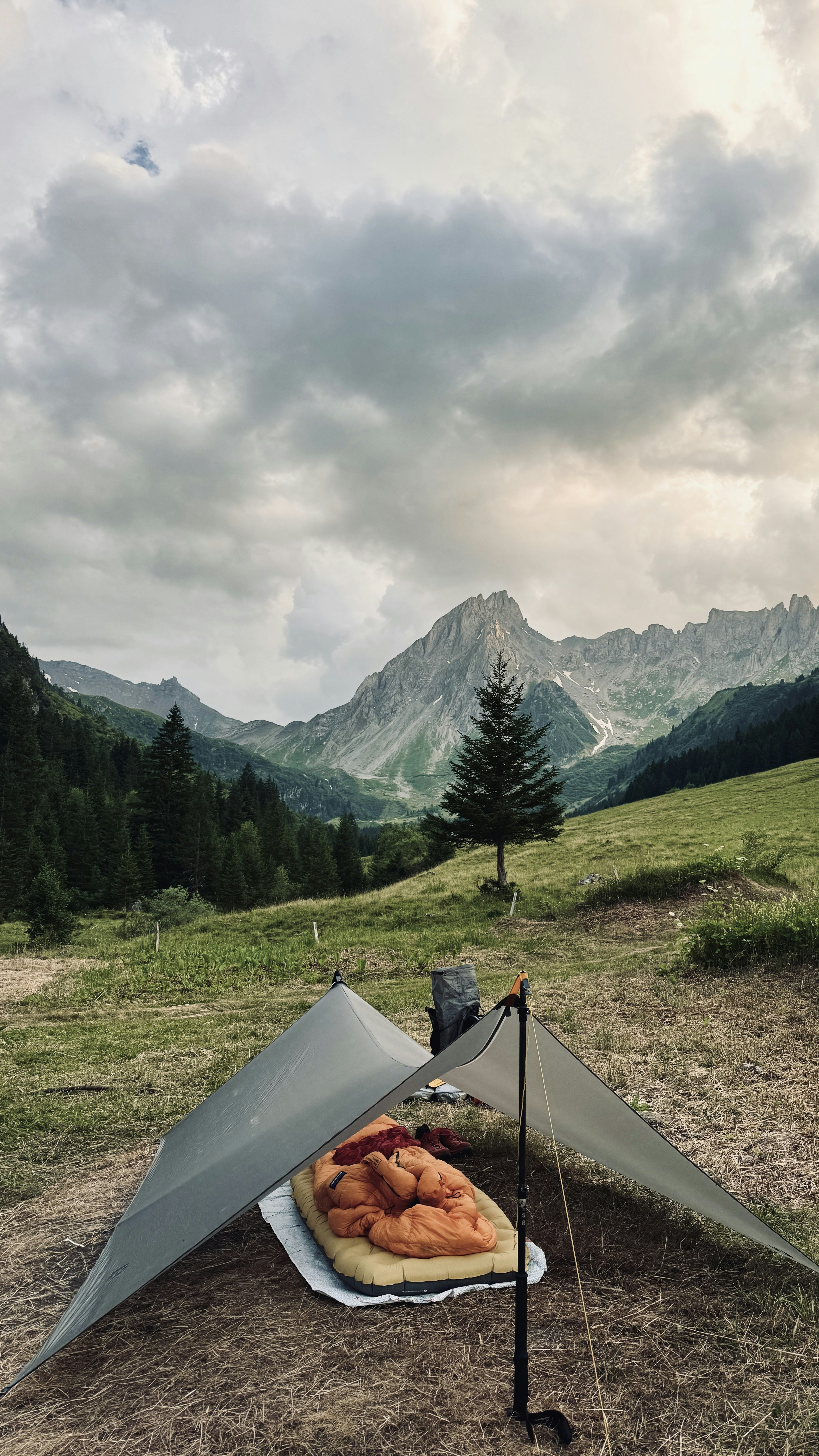 Serenity Under the Peaks: A Cozy Retreat