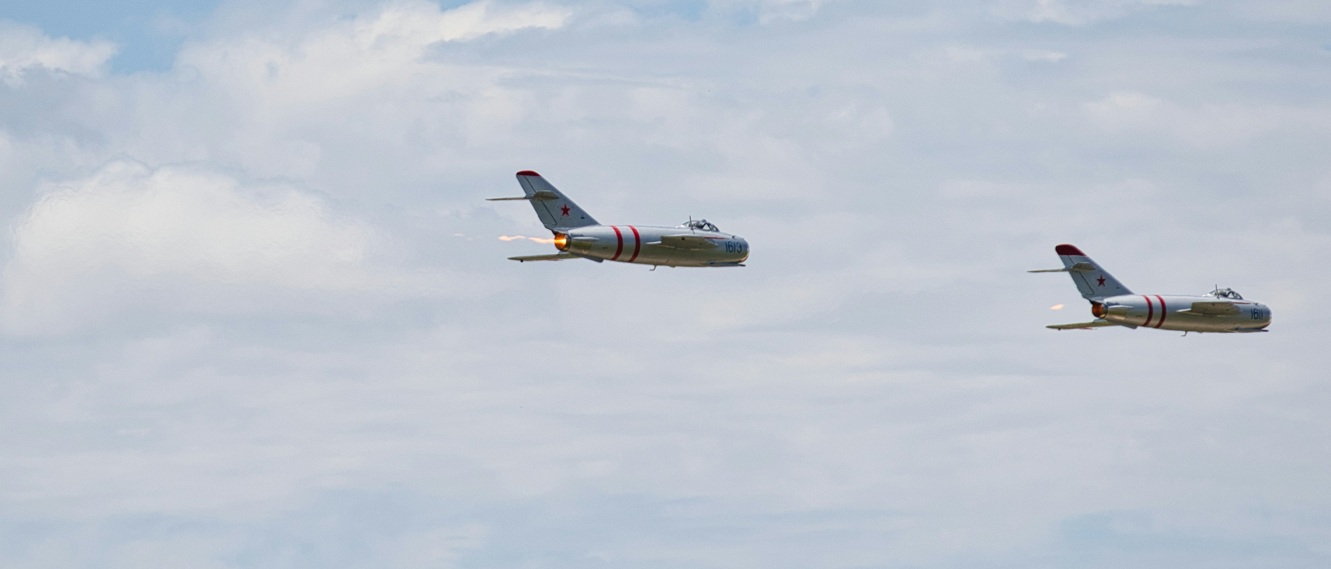 Twin Jets in Crisp Sky: A Quiet Flight Across a Velvety Blue