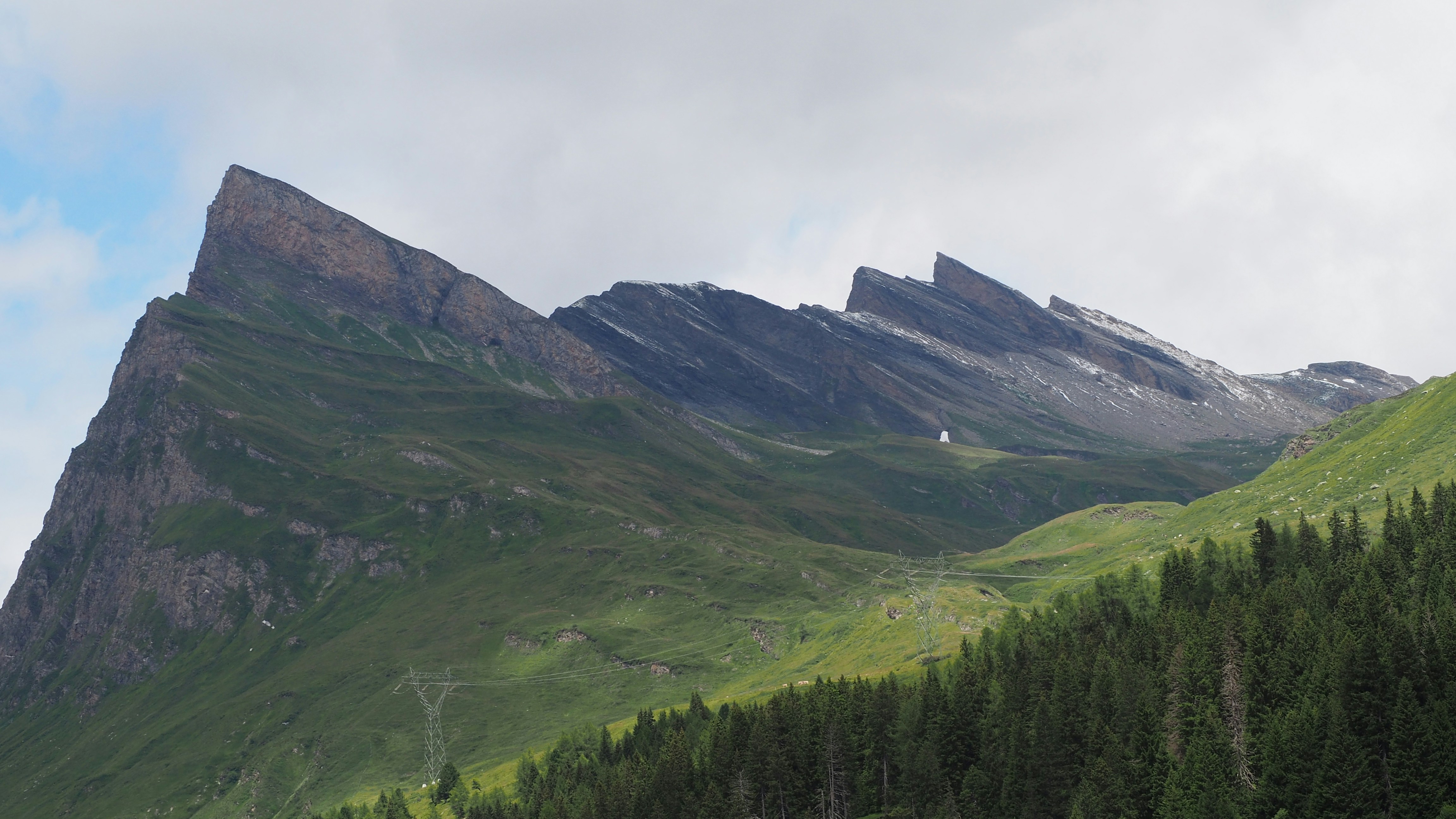 Majestic Peaks: Nature's Sculpted Giants
