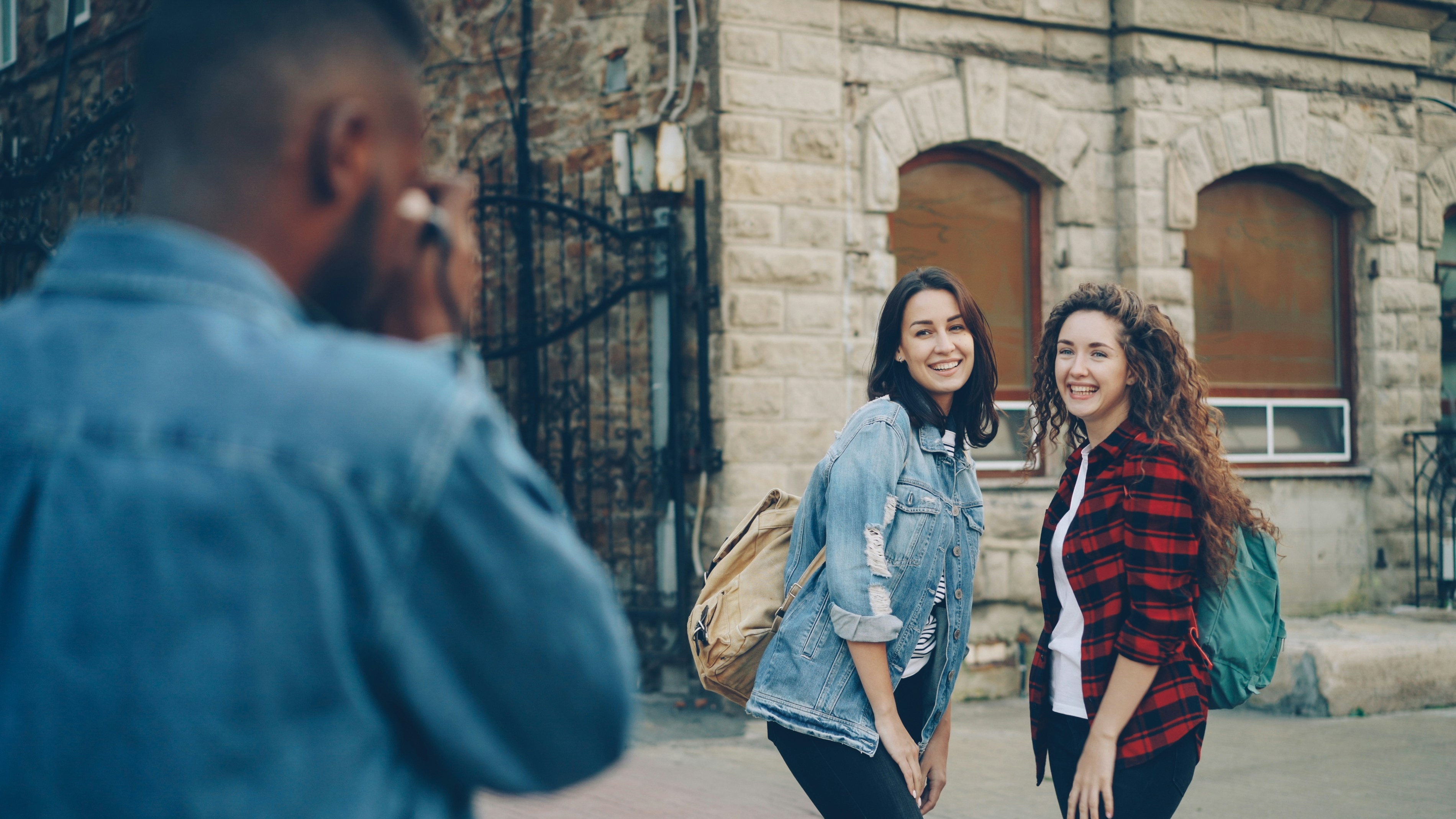 Friends take a photo outside a brick building. photo – Free Technology ...