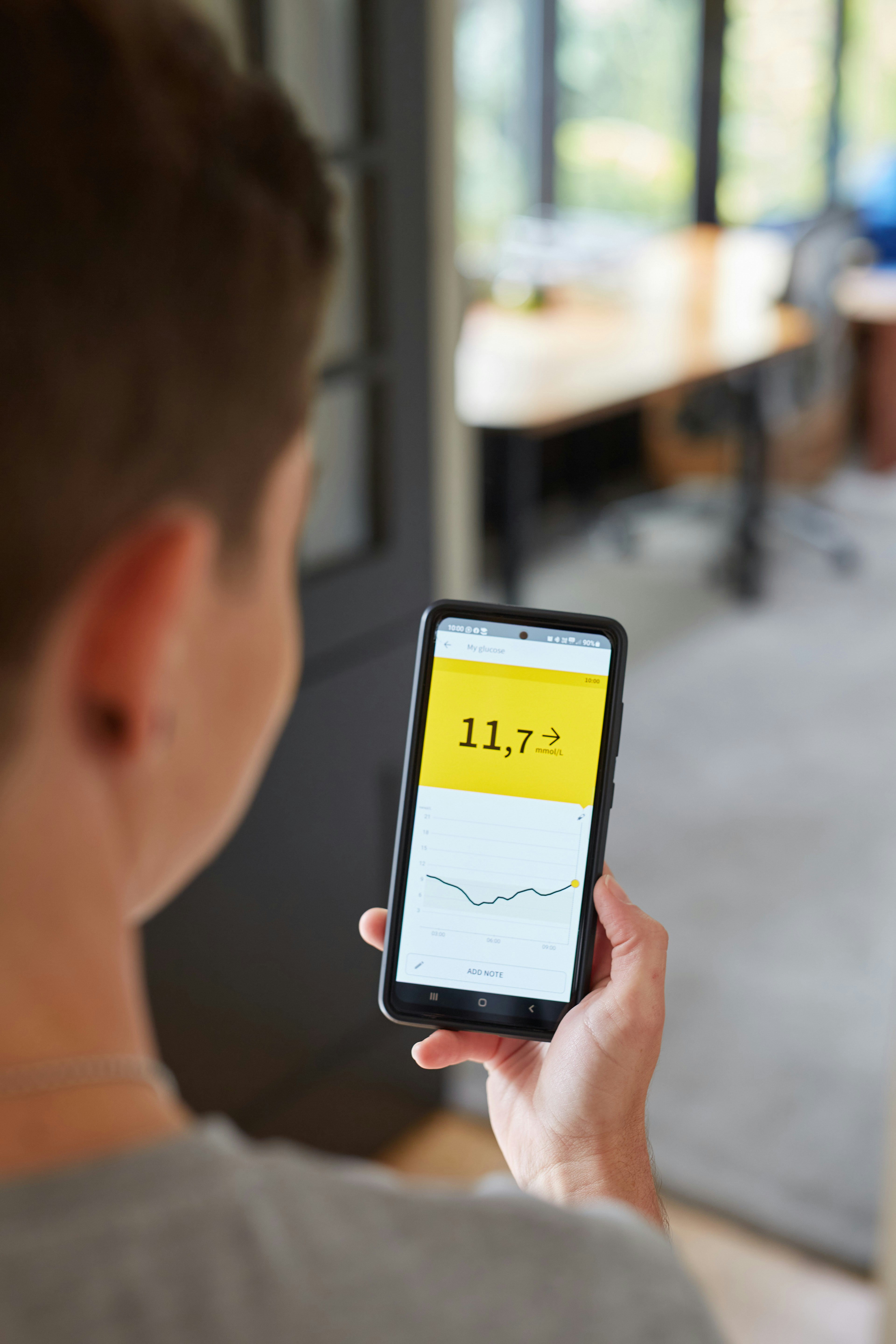 Focused on the Screen: A Portrait of Concentration with a Smartphone Display