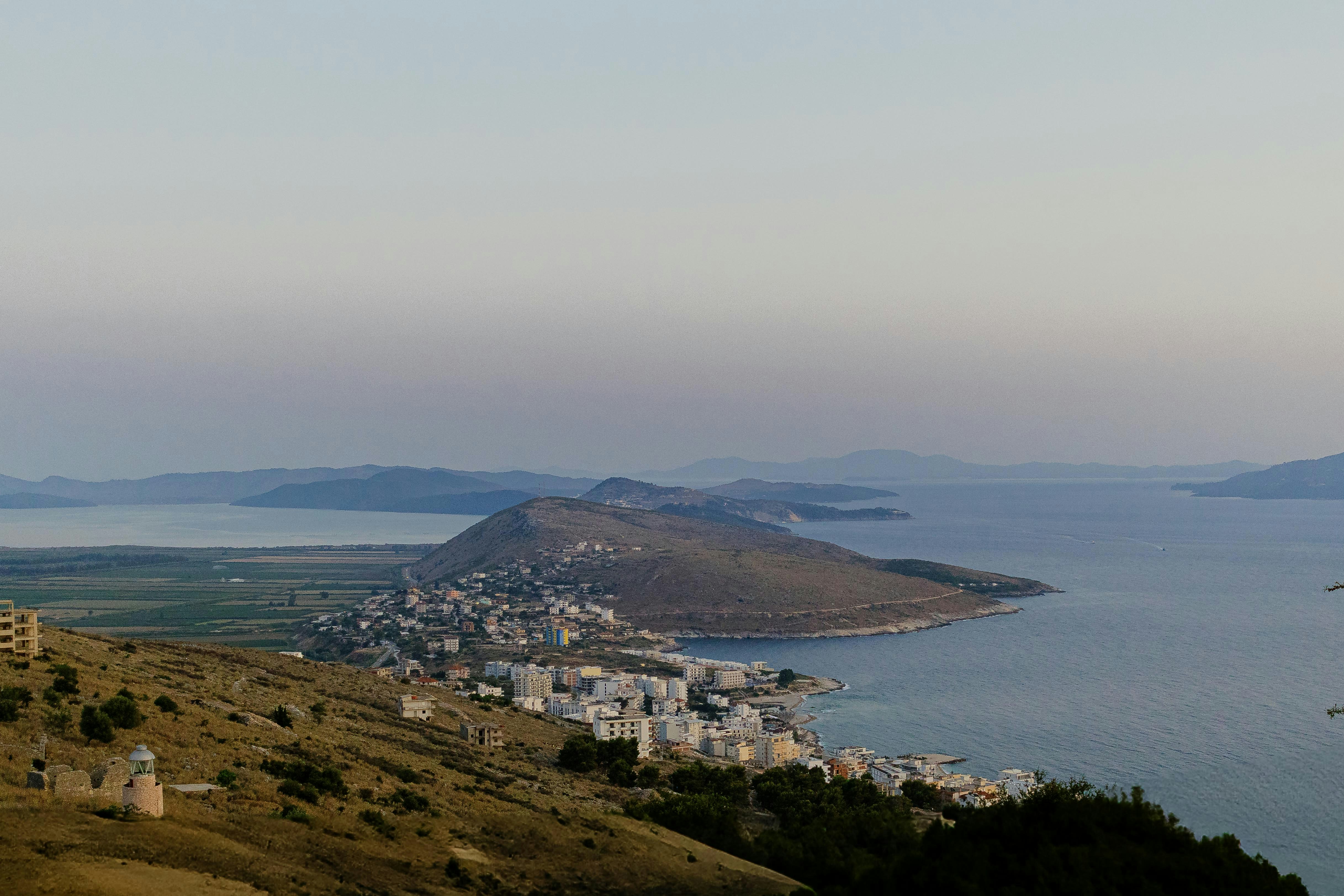 Serene Coastal Vista: A Glimpse of Tranquil Shores