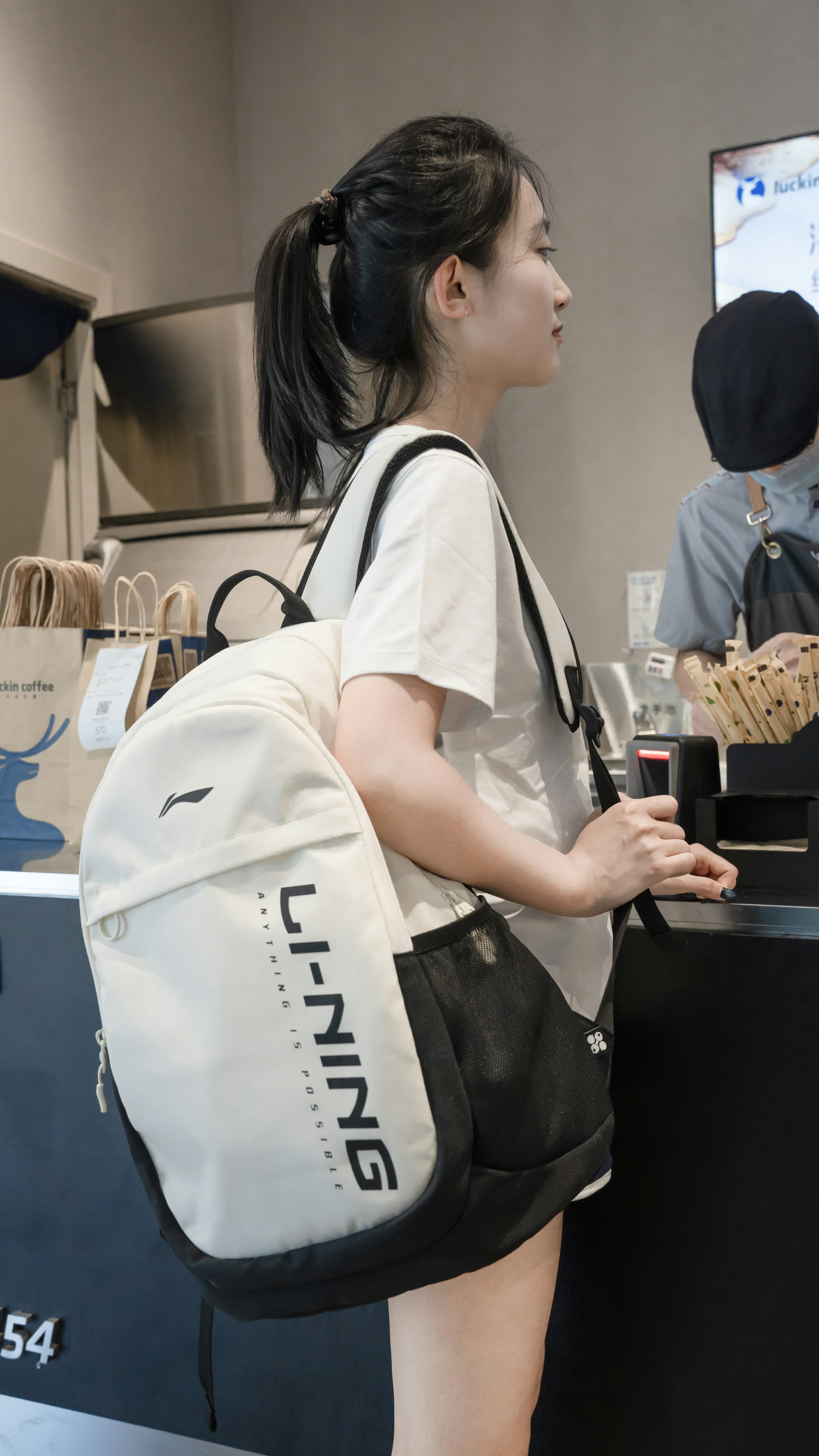Urban Moments: A Glimpse into Everyday Life