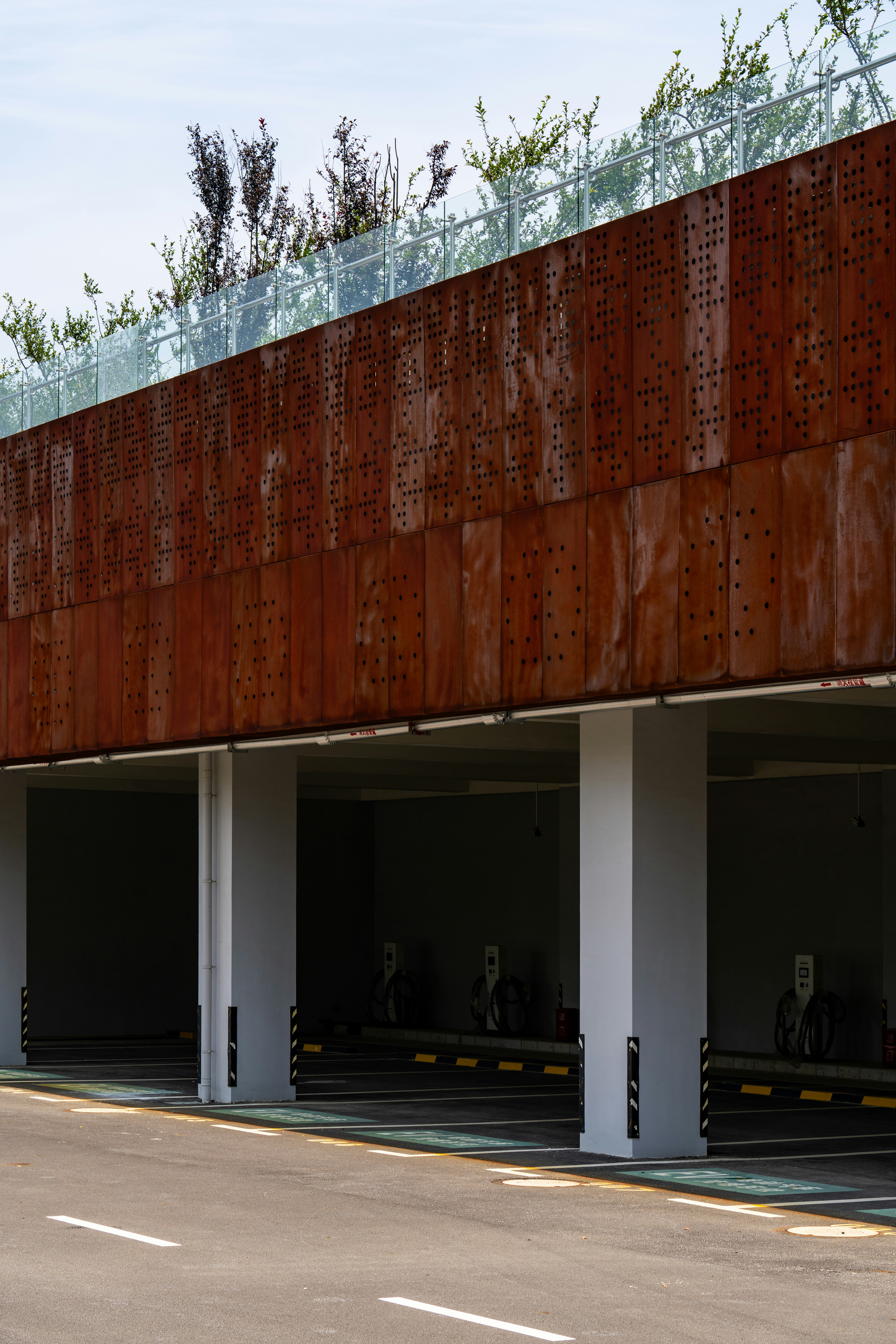 Urban Elegance: The Fusion of Nature and Structure