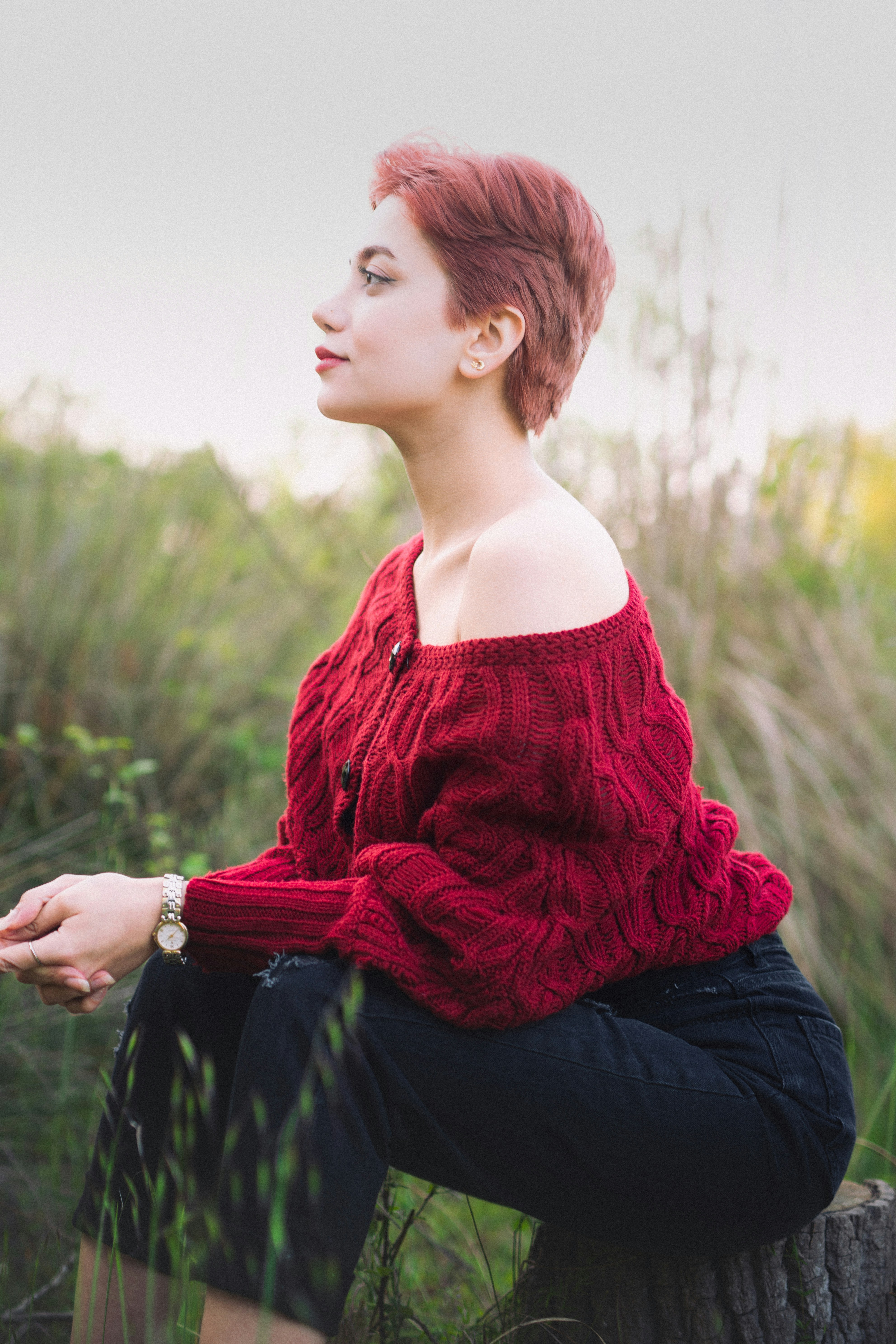 portrait of mahsa | A woman with short hair sits outdoors.