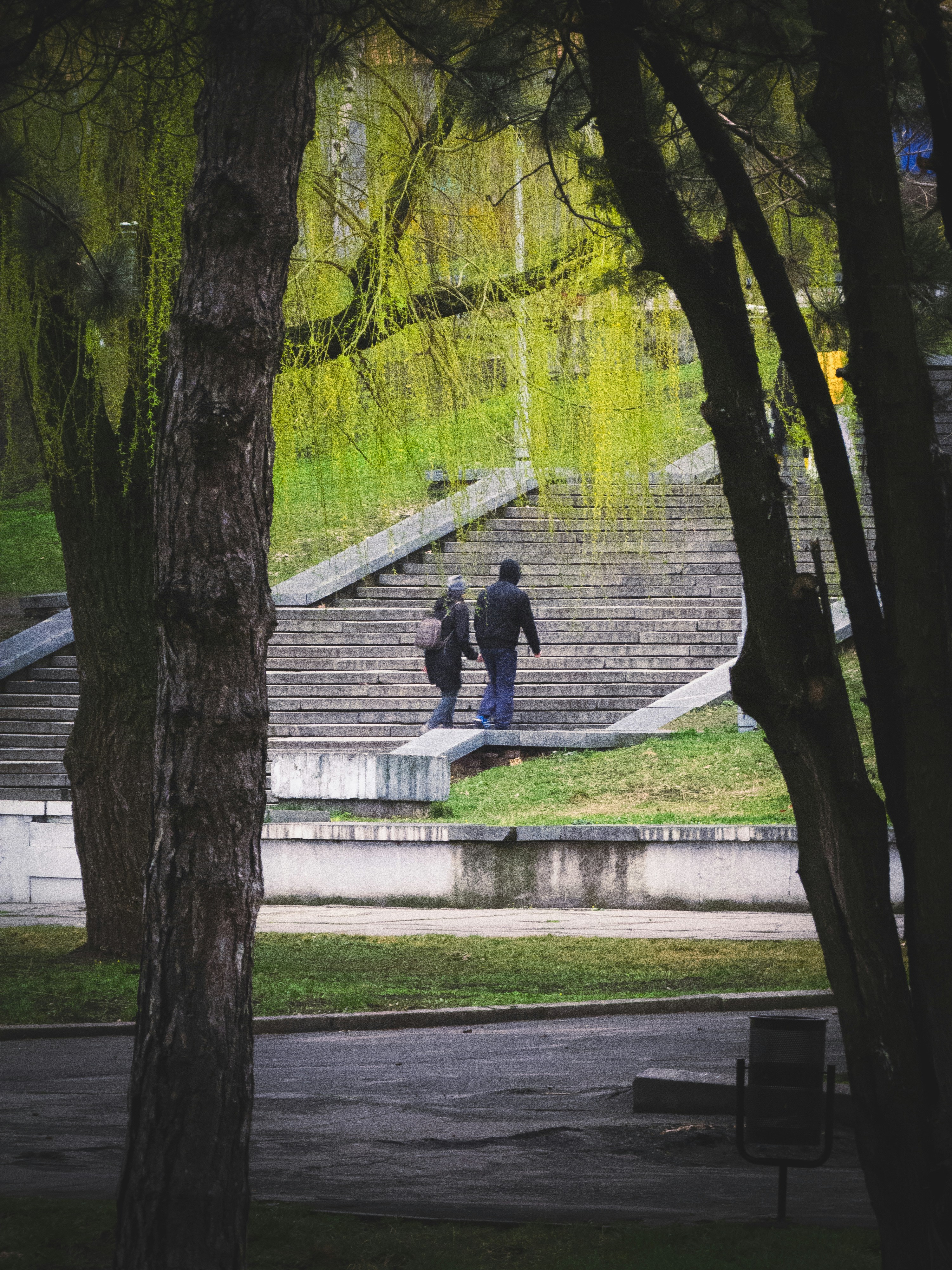 love the way cople walking upstairs. P.S. old photo from February. | Couple walks up steps in a park.