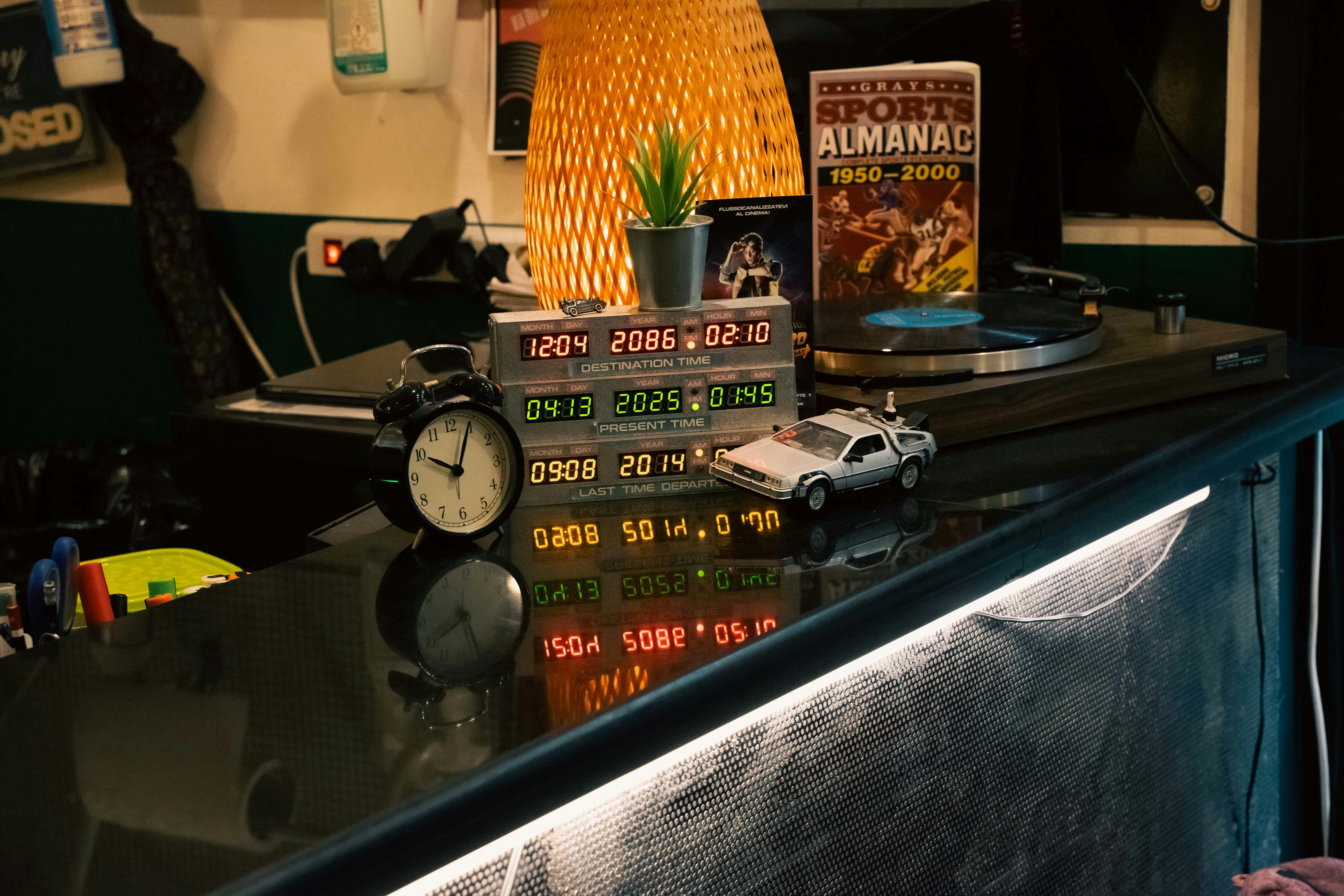 Ritorno al futuro | A back to the future-themed display is shown.