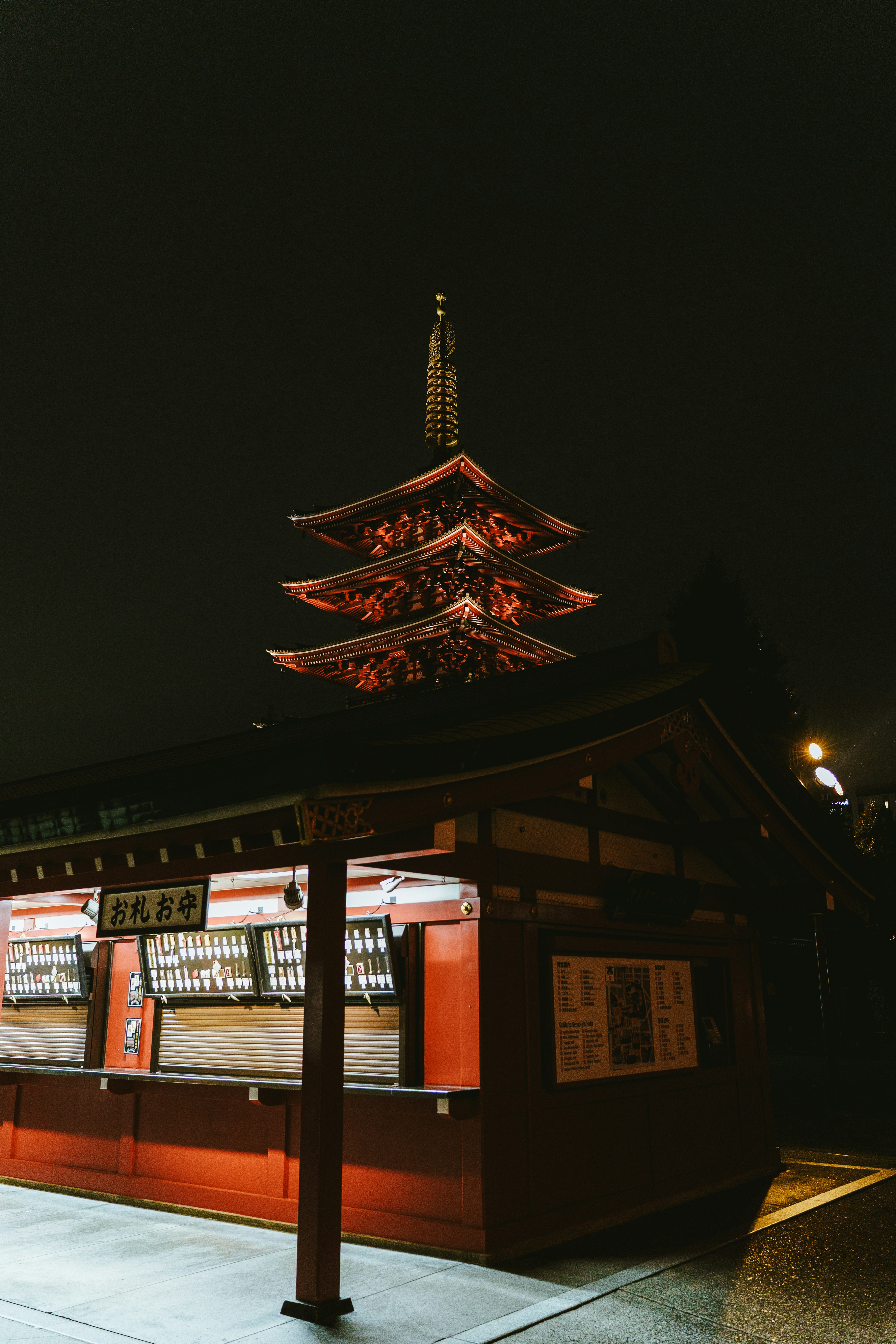 Night Pulse of the Five-Tier Temple