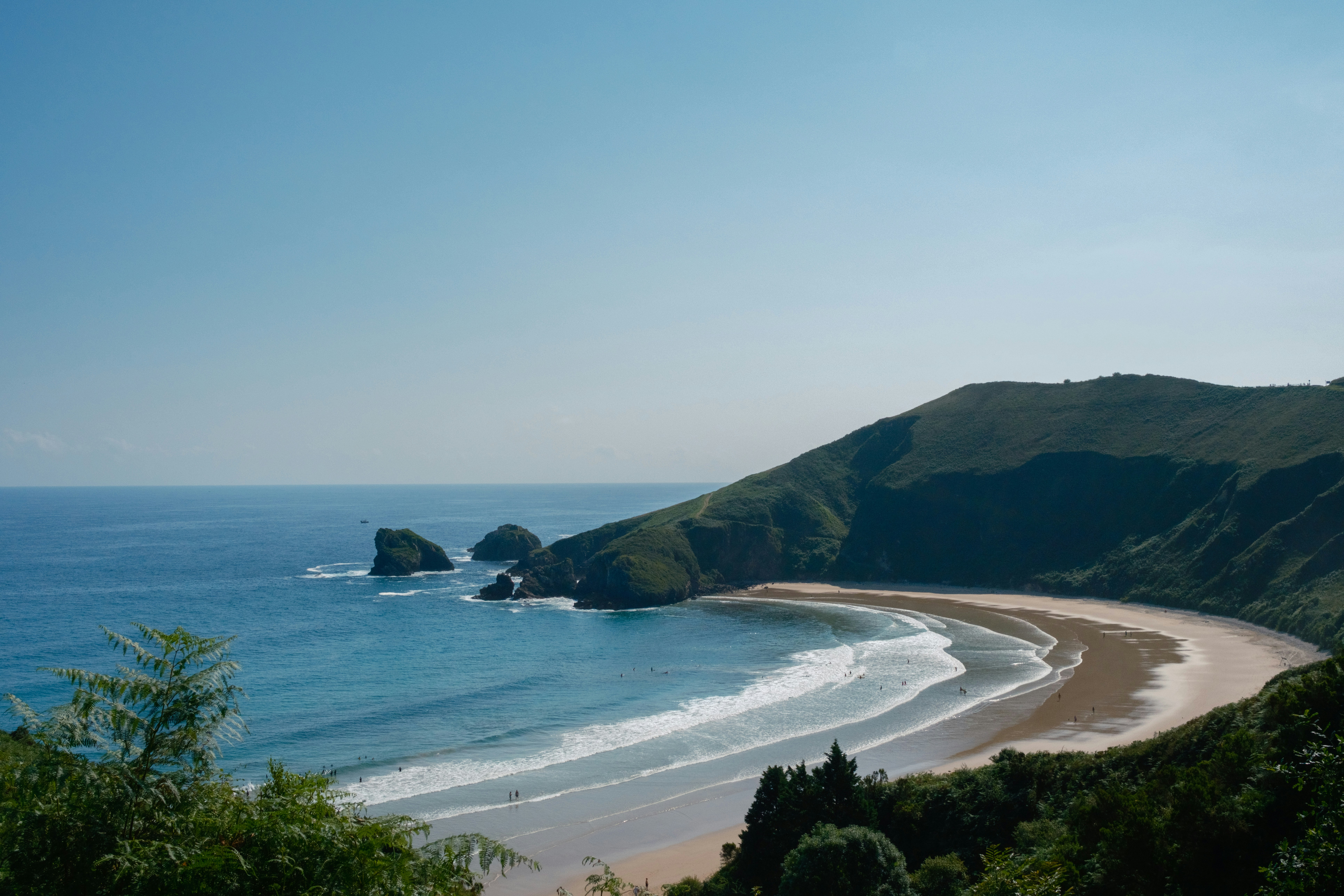 Beautiful beach and clear blue waters under a sunny sky. photo – Free ...