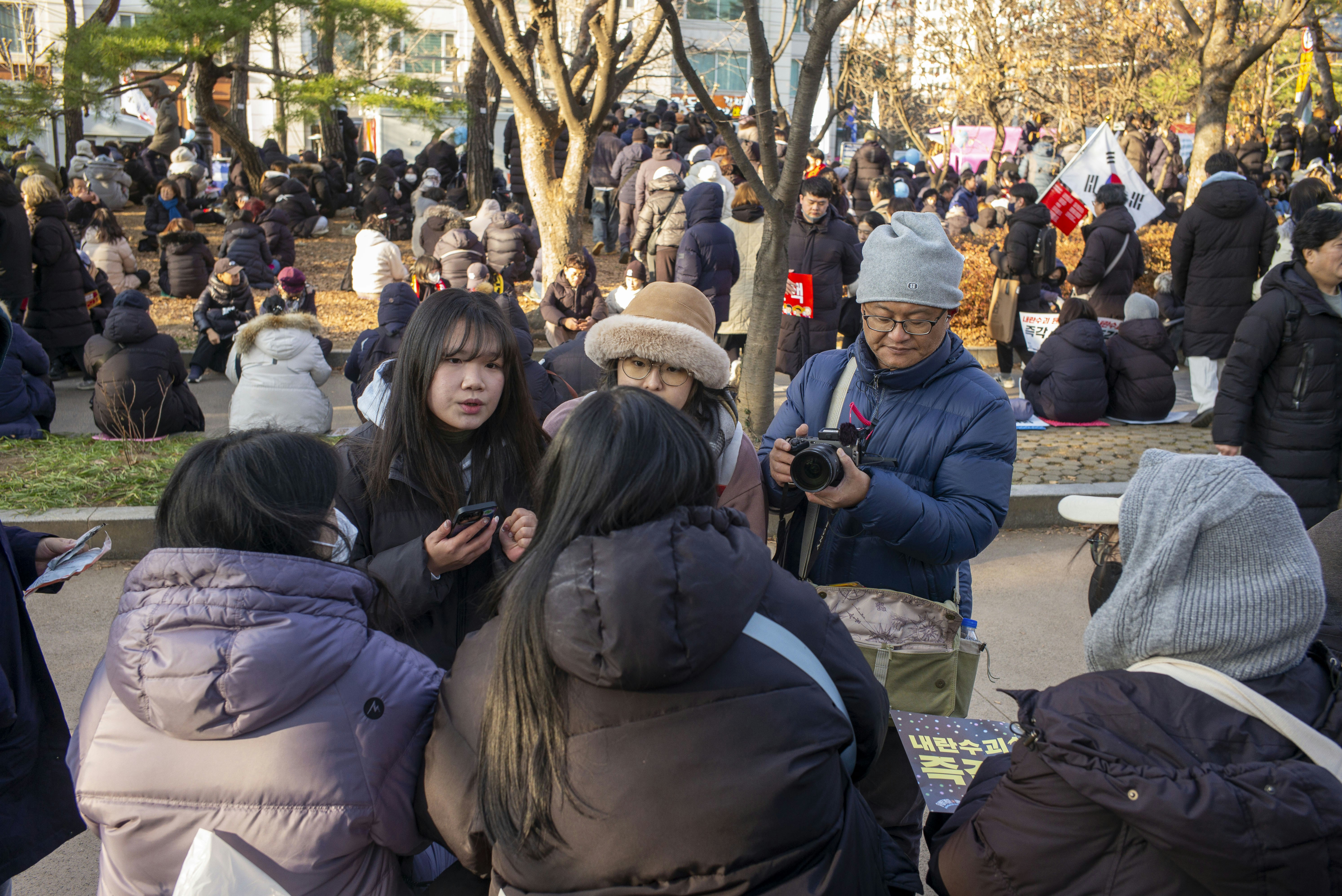 Protest for Yoon's impeachment | People gather in a park on a sunny day.